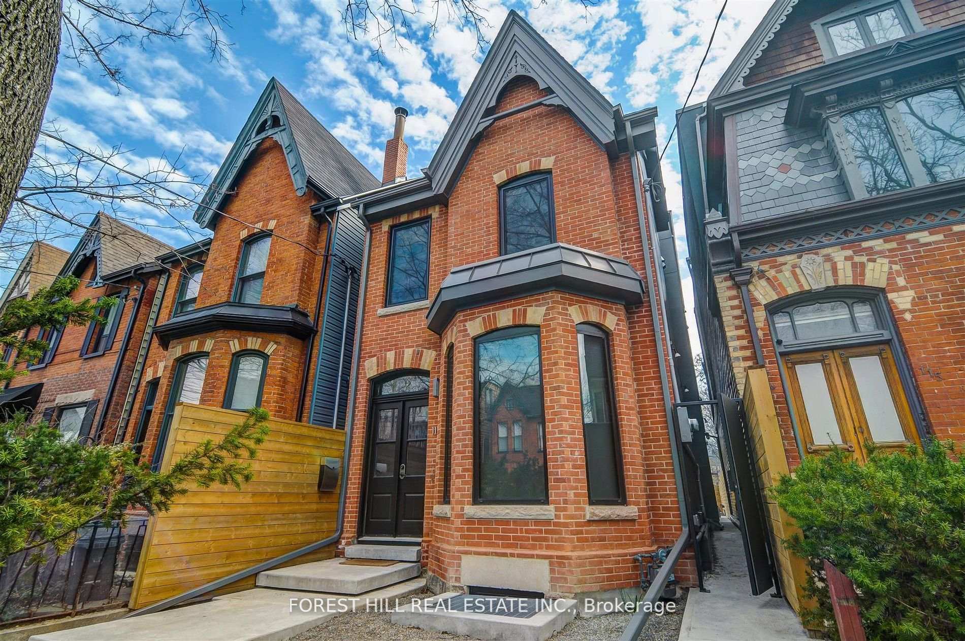 4 - 117 Robert Street, Toronto, ON M5S 2K5
