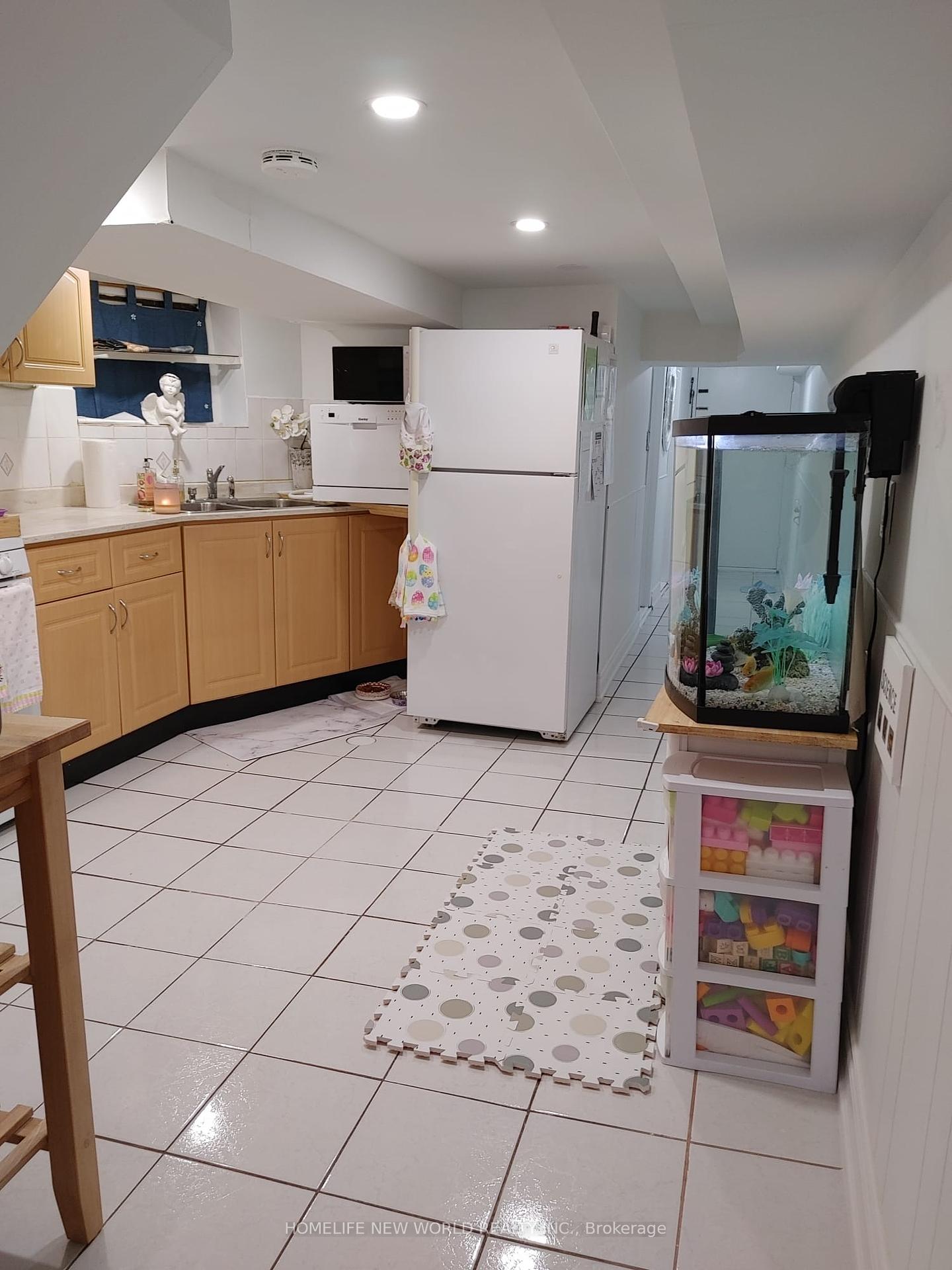 Lower unit - 1172 Ossington Avenue, Toronto, ON M6G 3W1