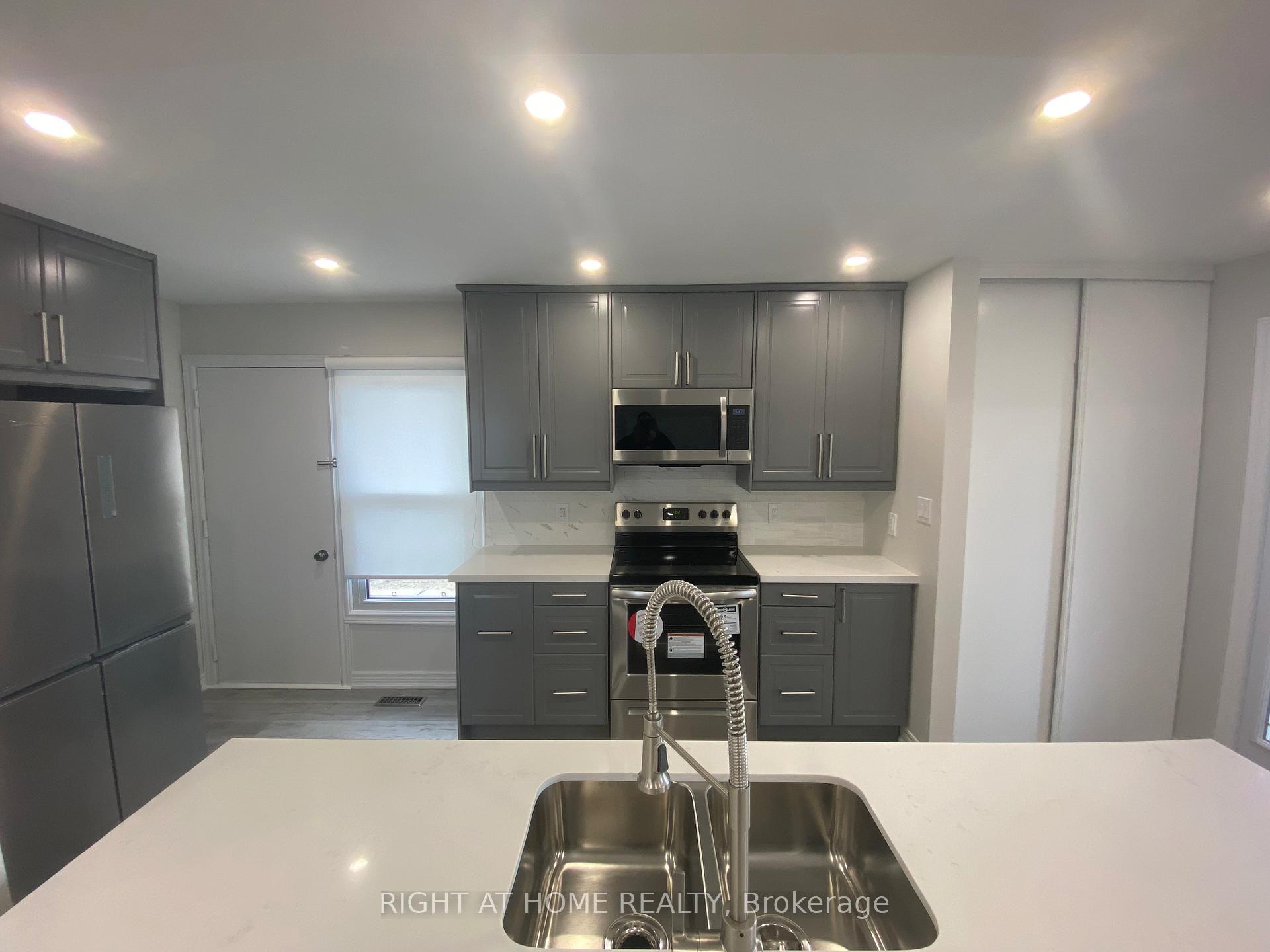 118 Avening Drive, Toronto, ON M9V 4E6