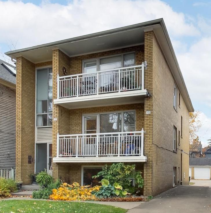 118 High Park Avenue, Toronto, ON M6P 2S4