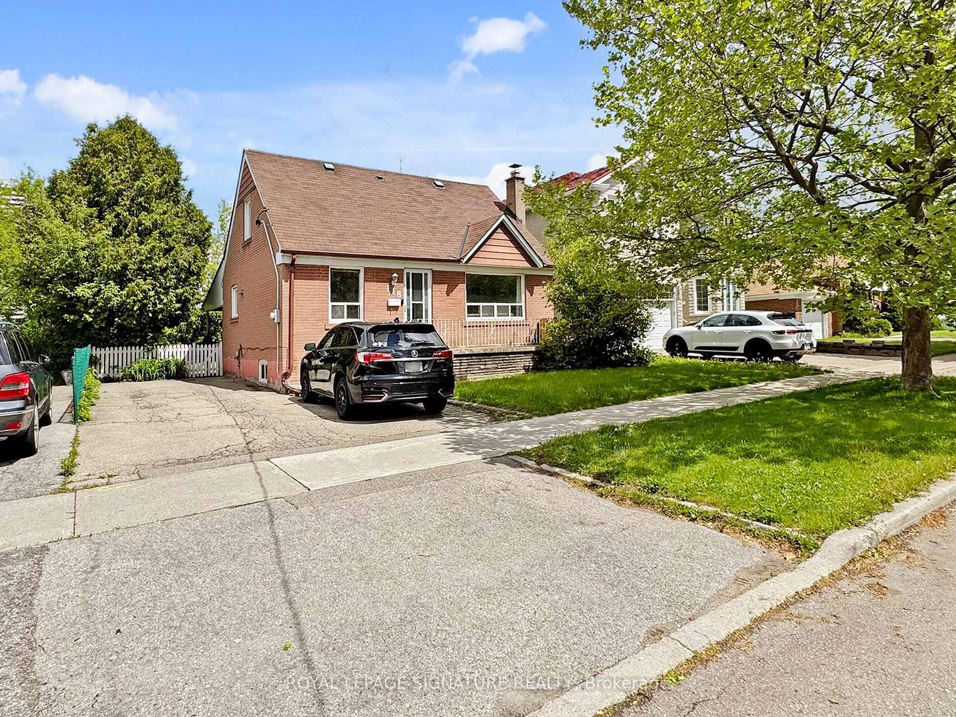 118 Moore Park Avenue, Toronto, ON M2M 1M9