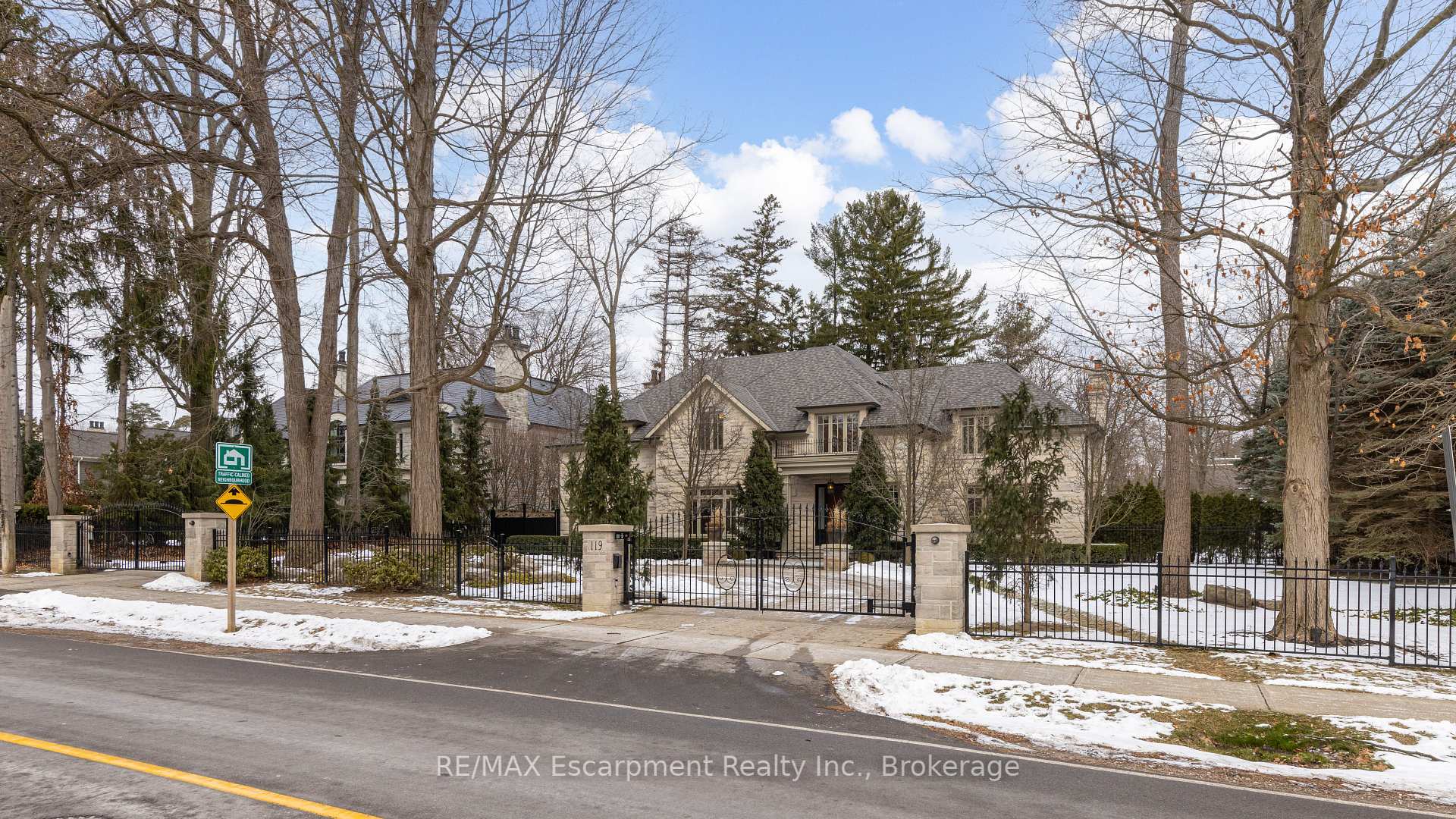 119 Chartwell Road, Oakville, ON L6J 3Z7