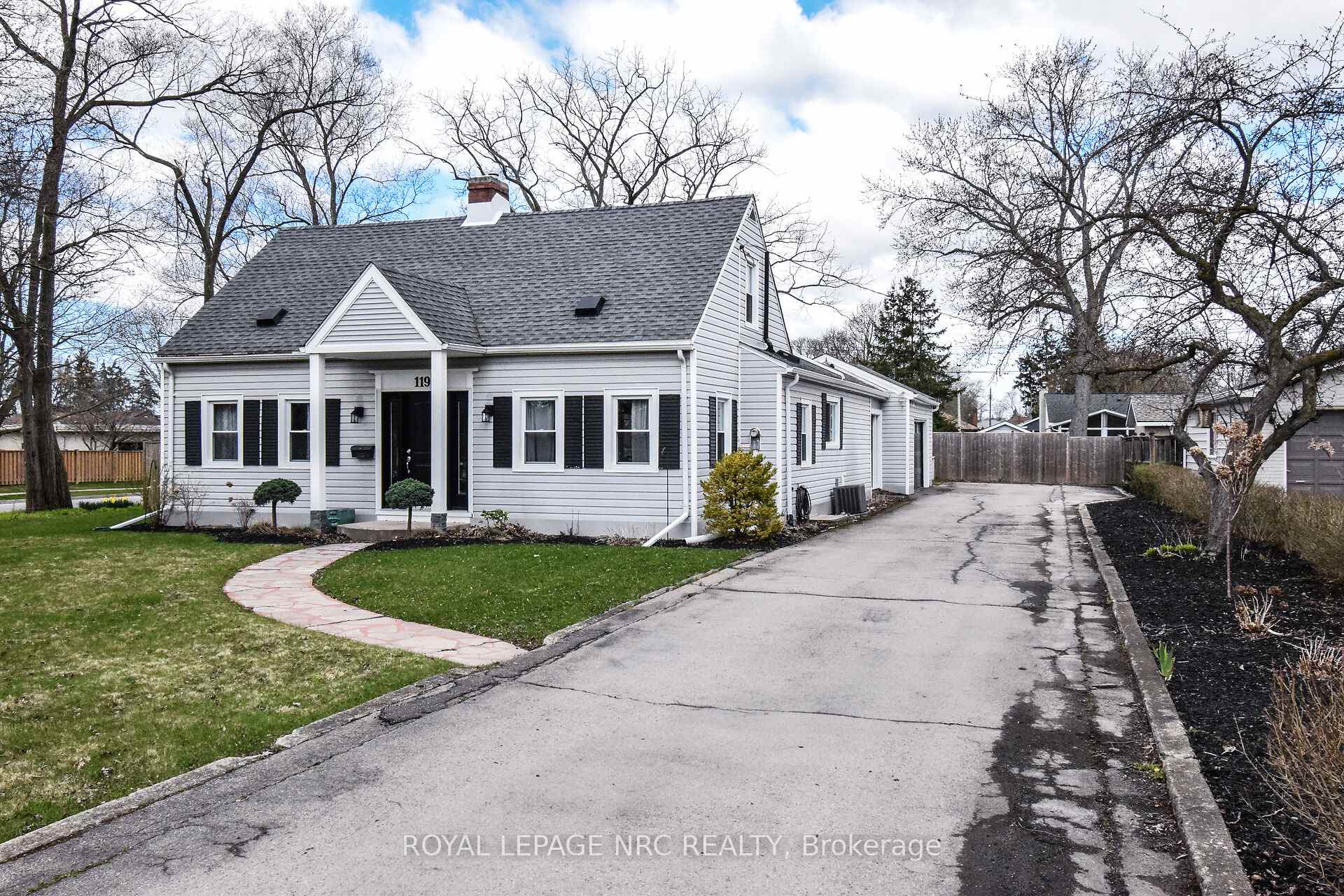 119 First Avenue, Welland, ON L3C 1Y1