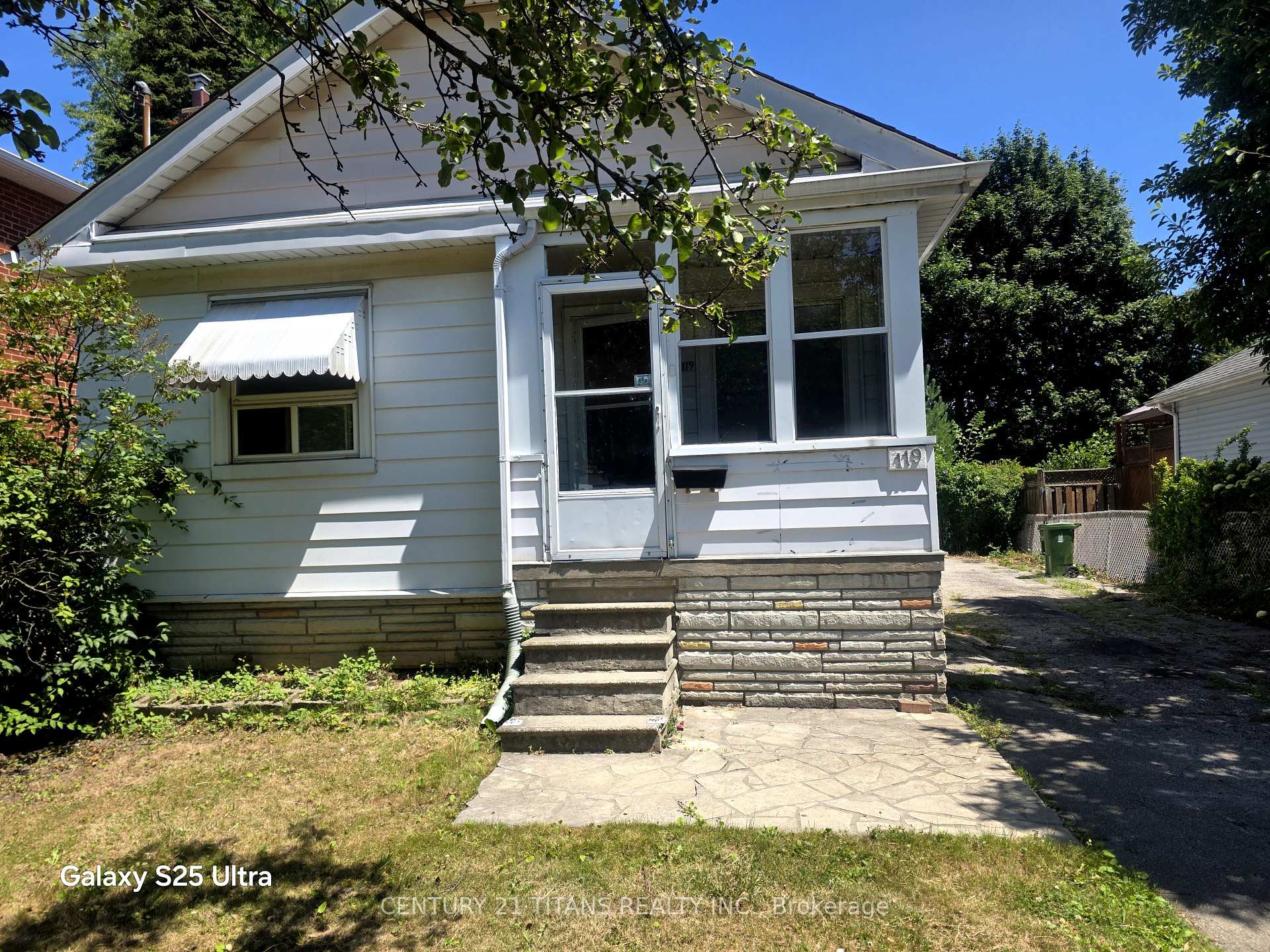 119 Heale Avenue, Toronto, ON M1N 3Y2
