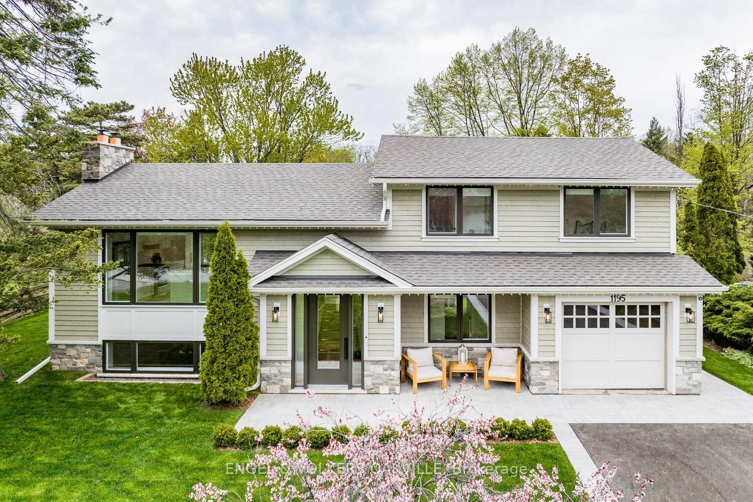 1195 Willowbrook Drive, Oakville, ON L6L 2J9