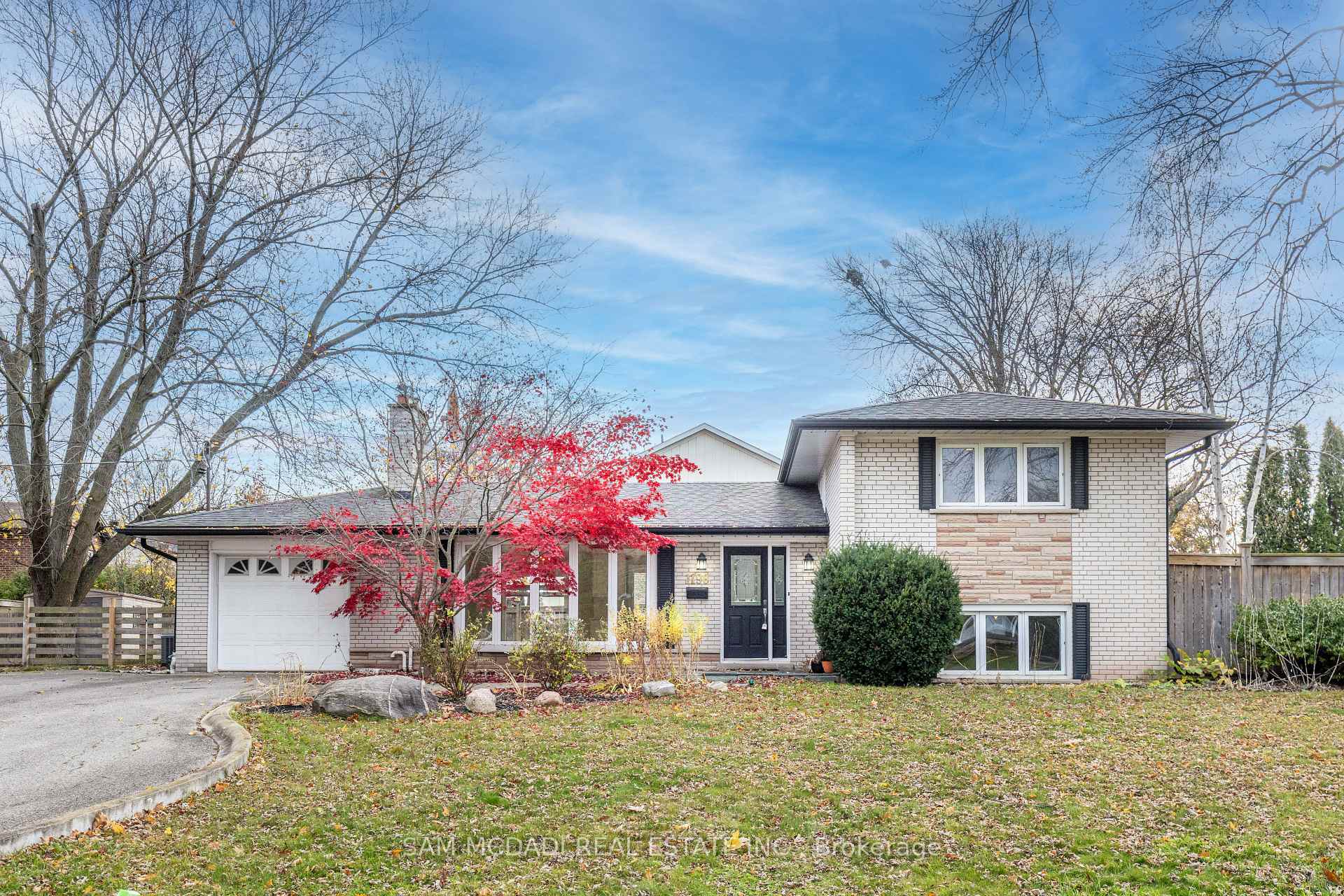 1198 Willowbrook Drive S, Oakville, ON L6L 2J8