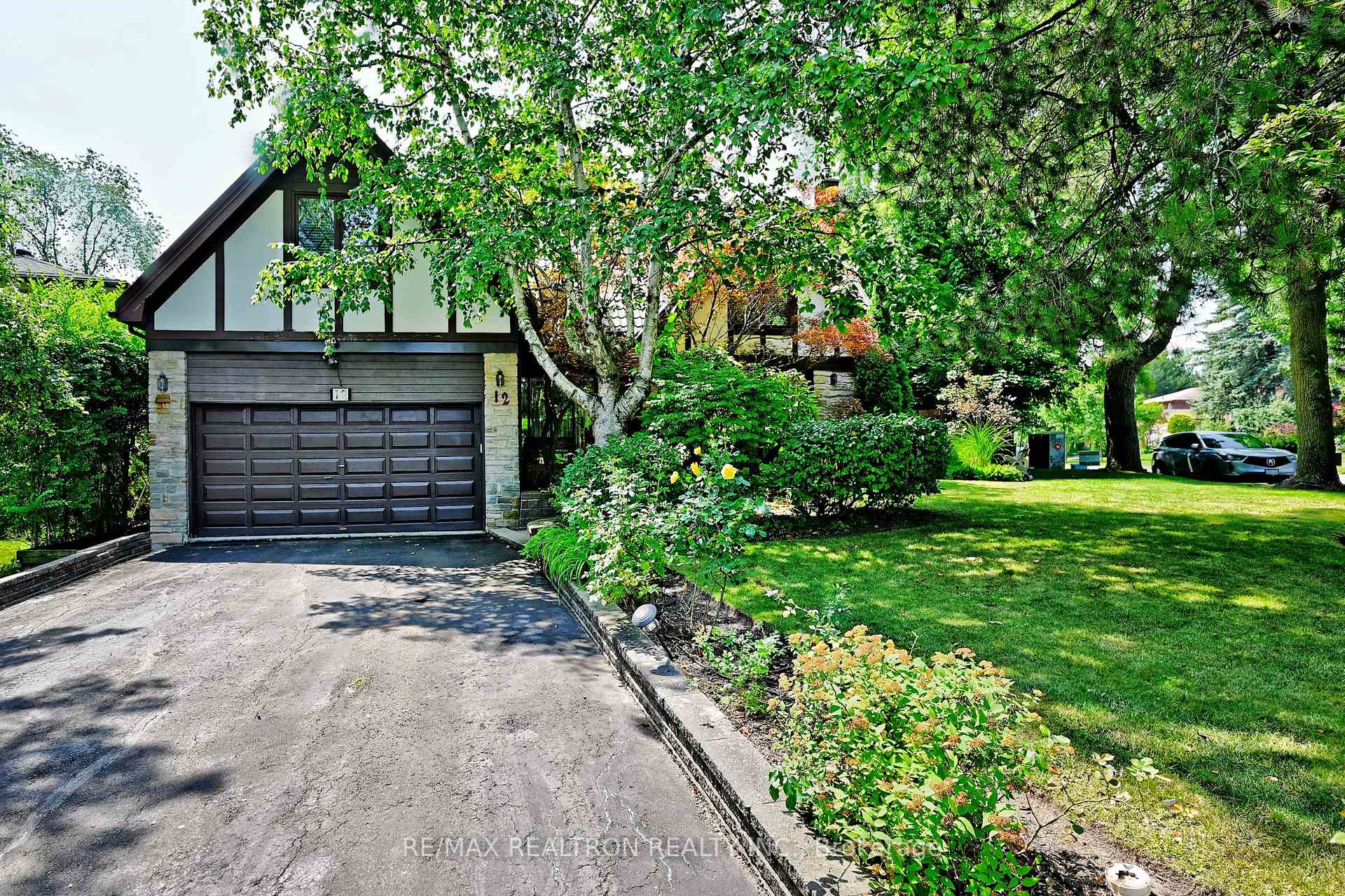 12 Brooklet Court, Markham, ON L3T 2M9