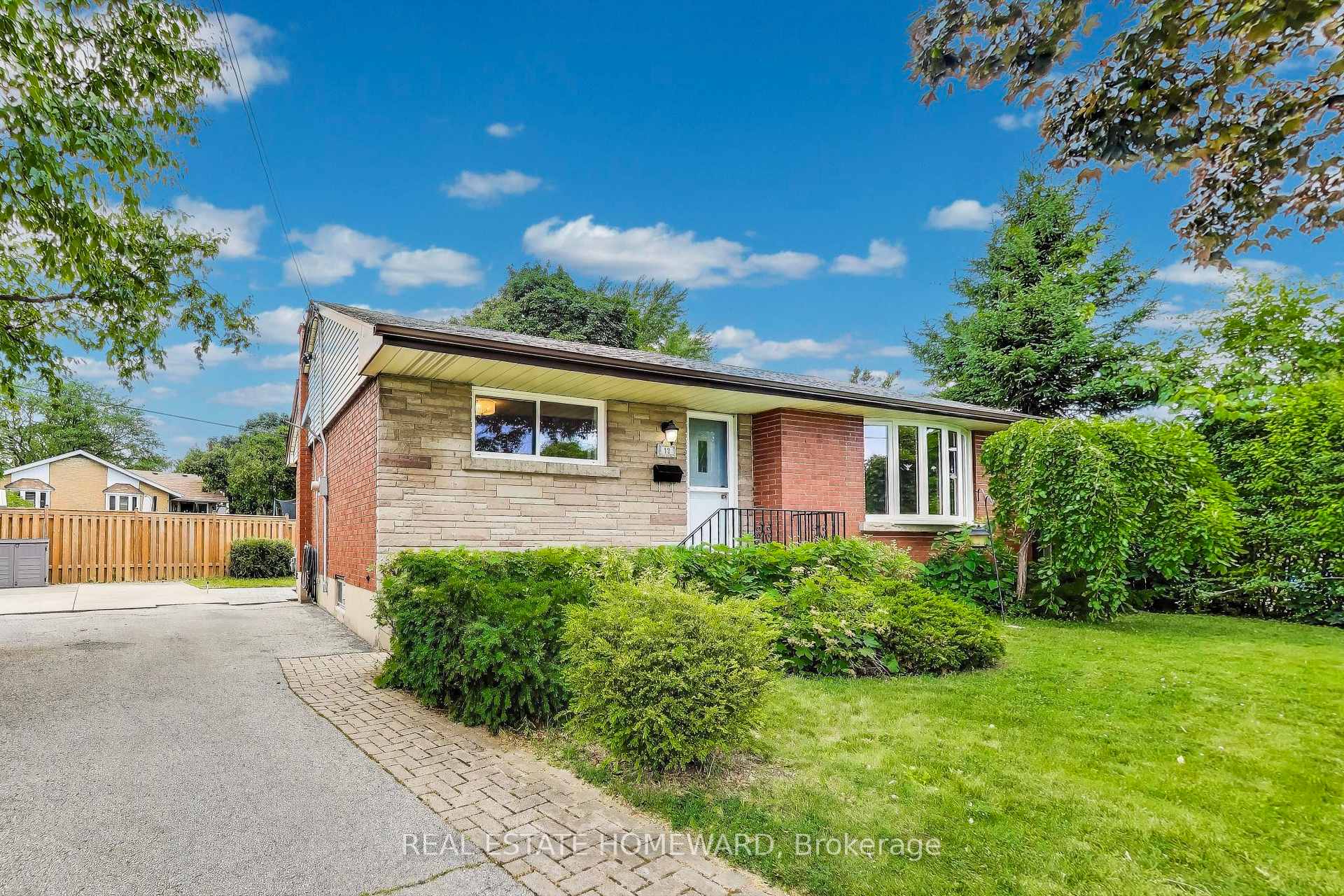 12 Cecilia Court, Hamilton, ON L8T 2E9