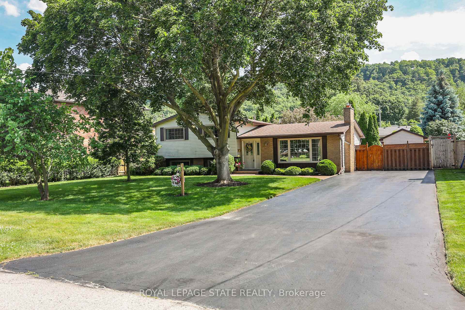 12 Elgin Street, Grimsby, ON L3M 1C6