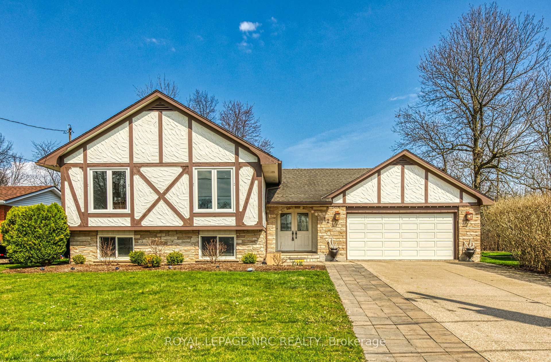 12 Englewood Court, Fort Erie, ON L2A 5X5