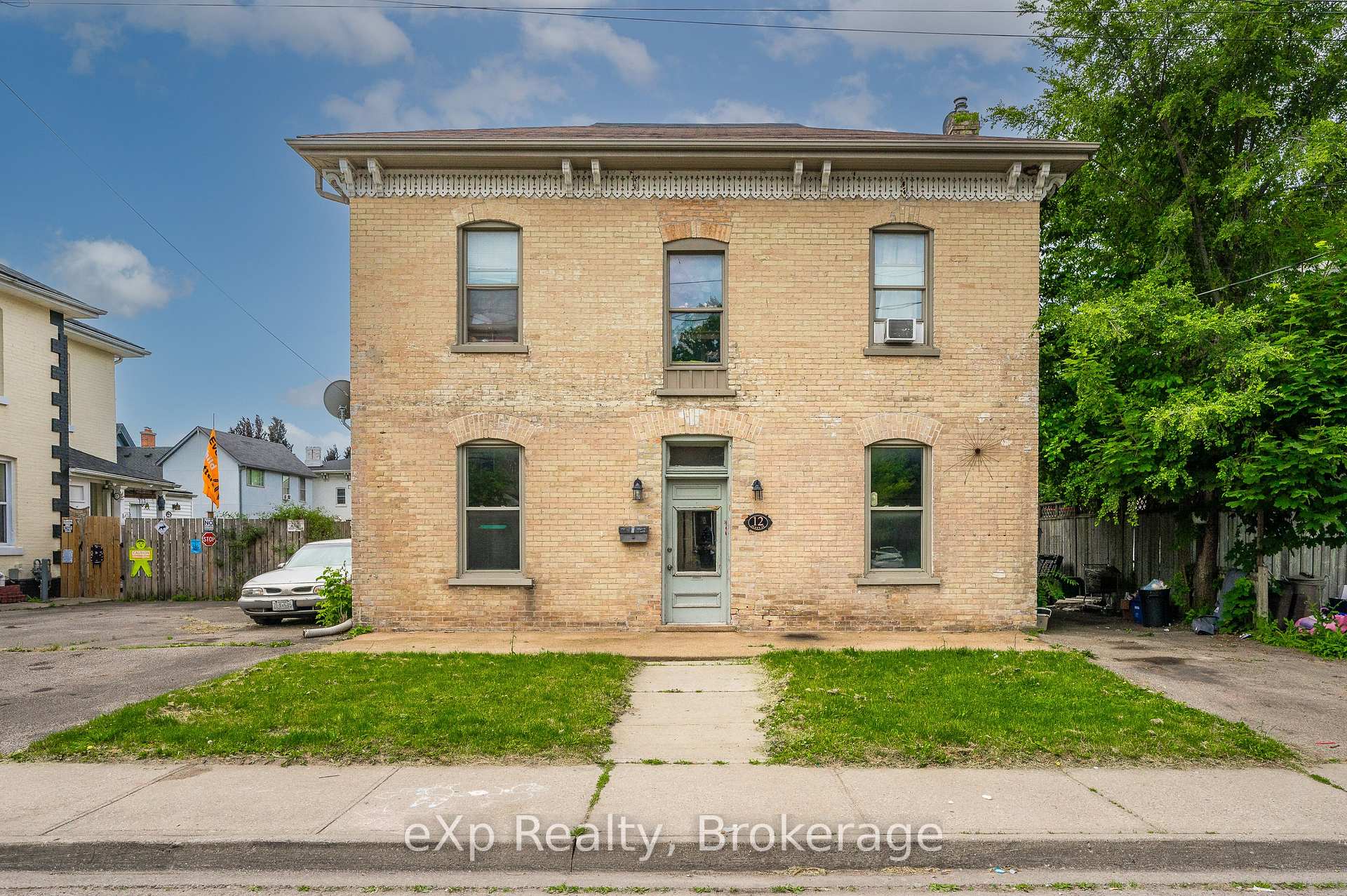 12 Fleet Street, Brantford, ON N3T 3S7