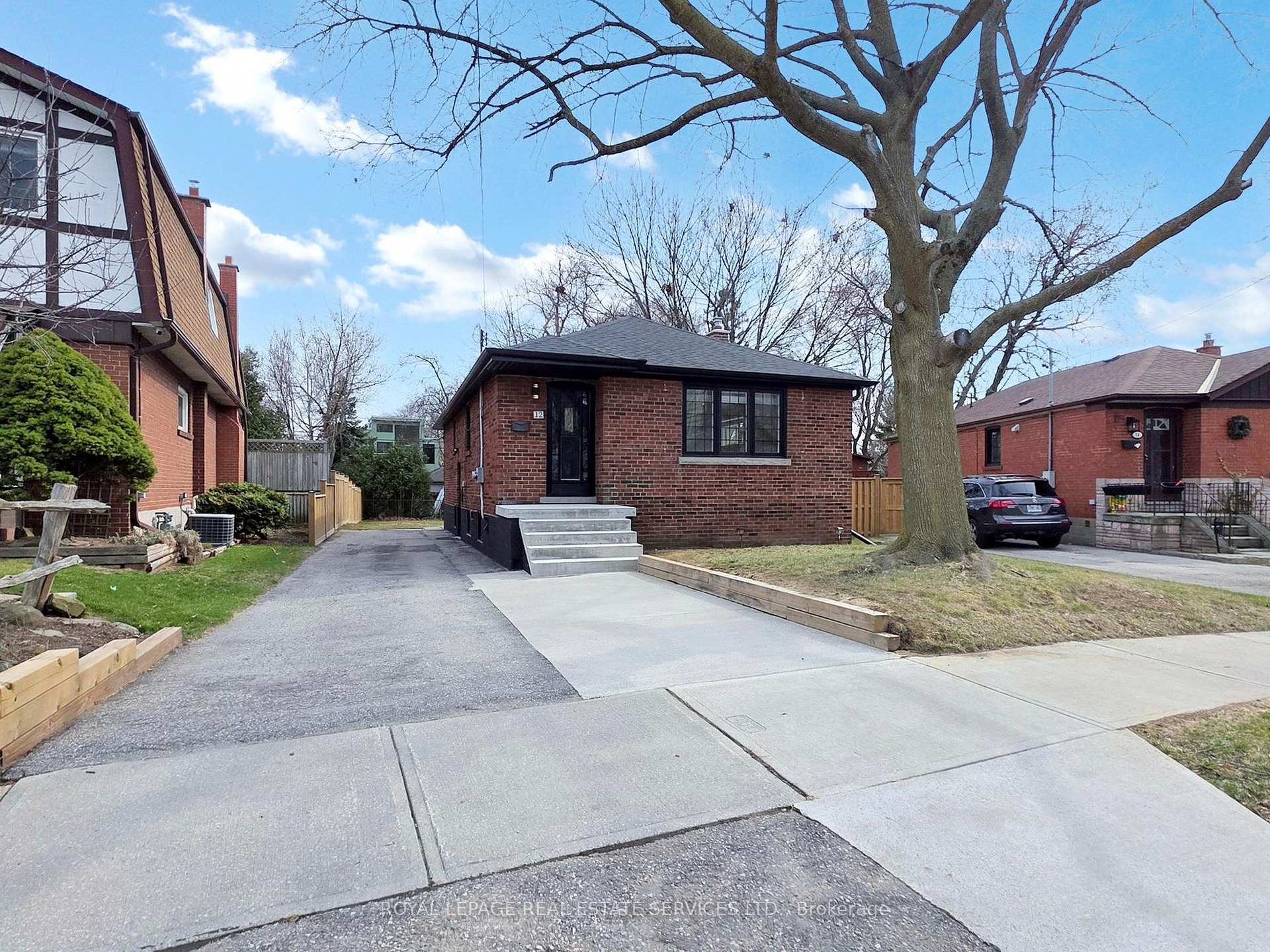 12 Helsby Crescent, Toronto, ON M8W 4V8