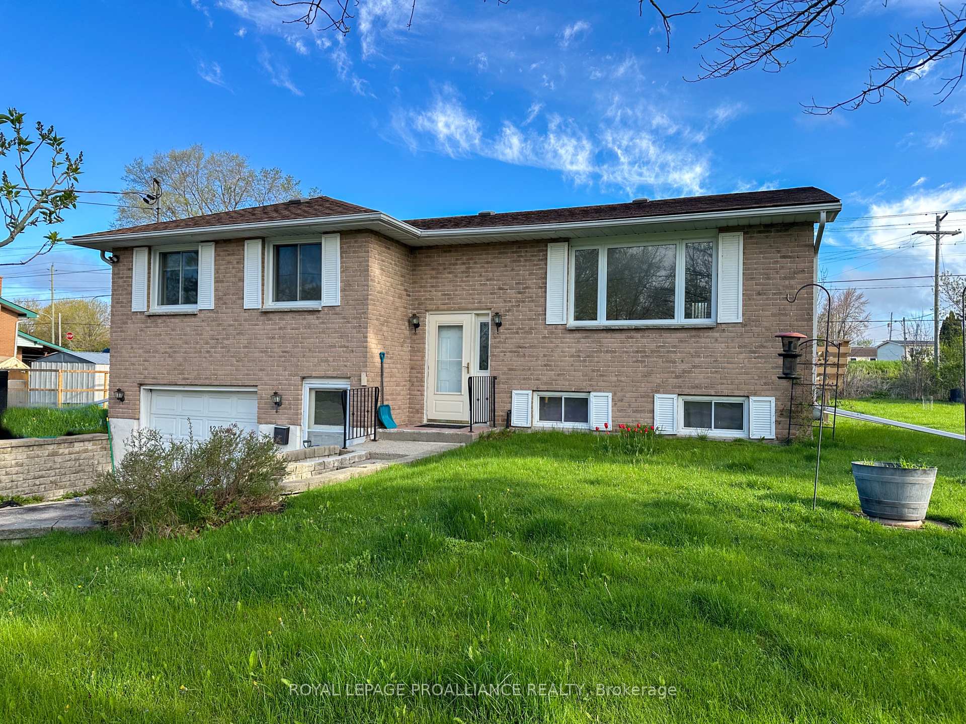 12 Highside Road, Quinte West, ON K8V 5P5