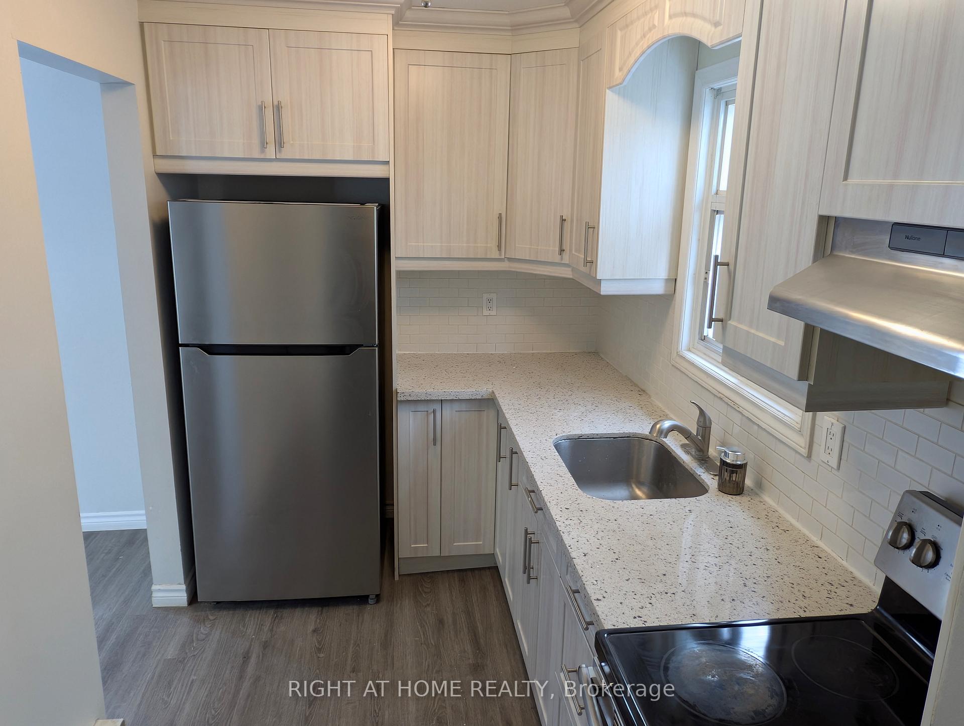 12 Hoskins Square, Brampton, ON L6S 2N6