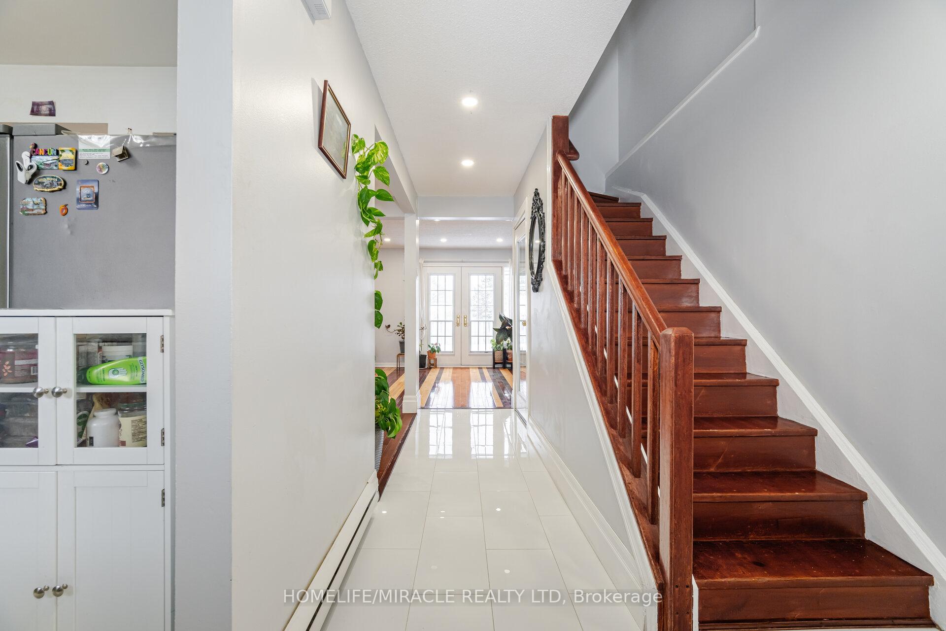 12 Huckleberry Square, Brampton, ON L6S 1Y2