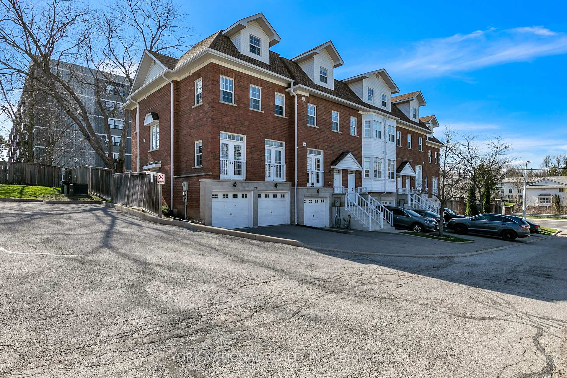 12 Loring Doolittle Court, Aurora, ON L4G 7Y8