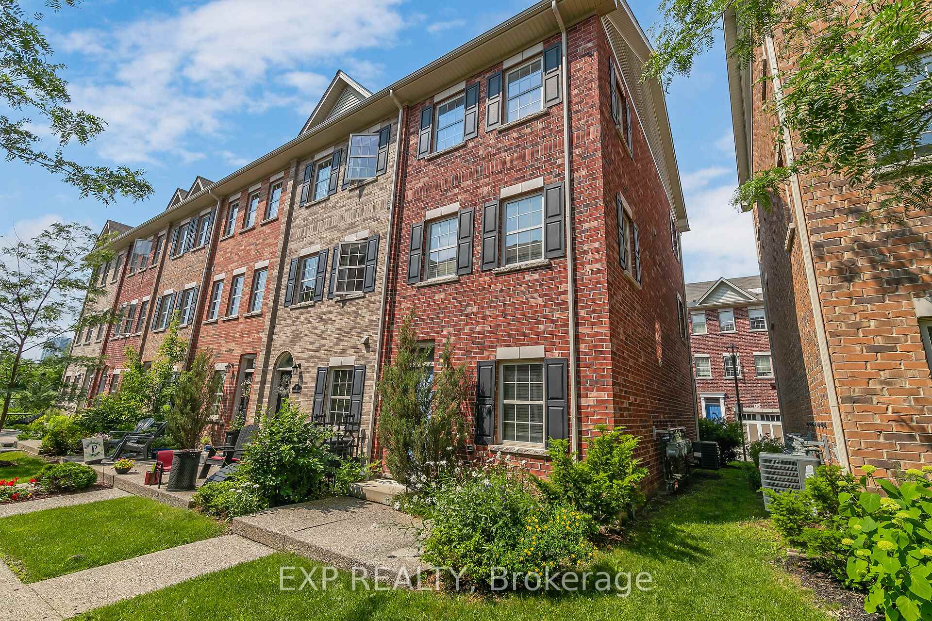 12 Oxfordshire Lane, Kitchener, ON N2H 0B3