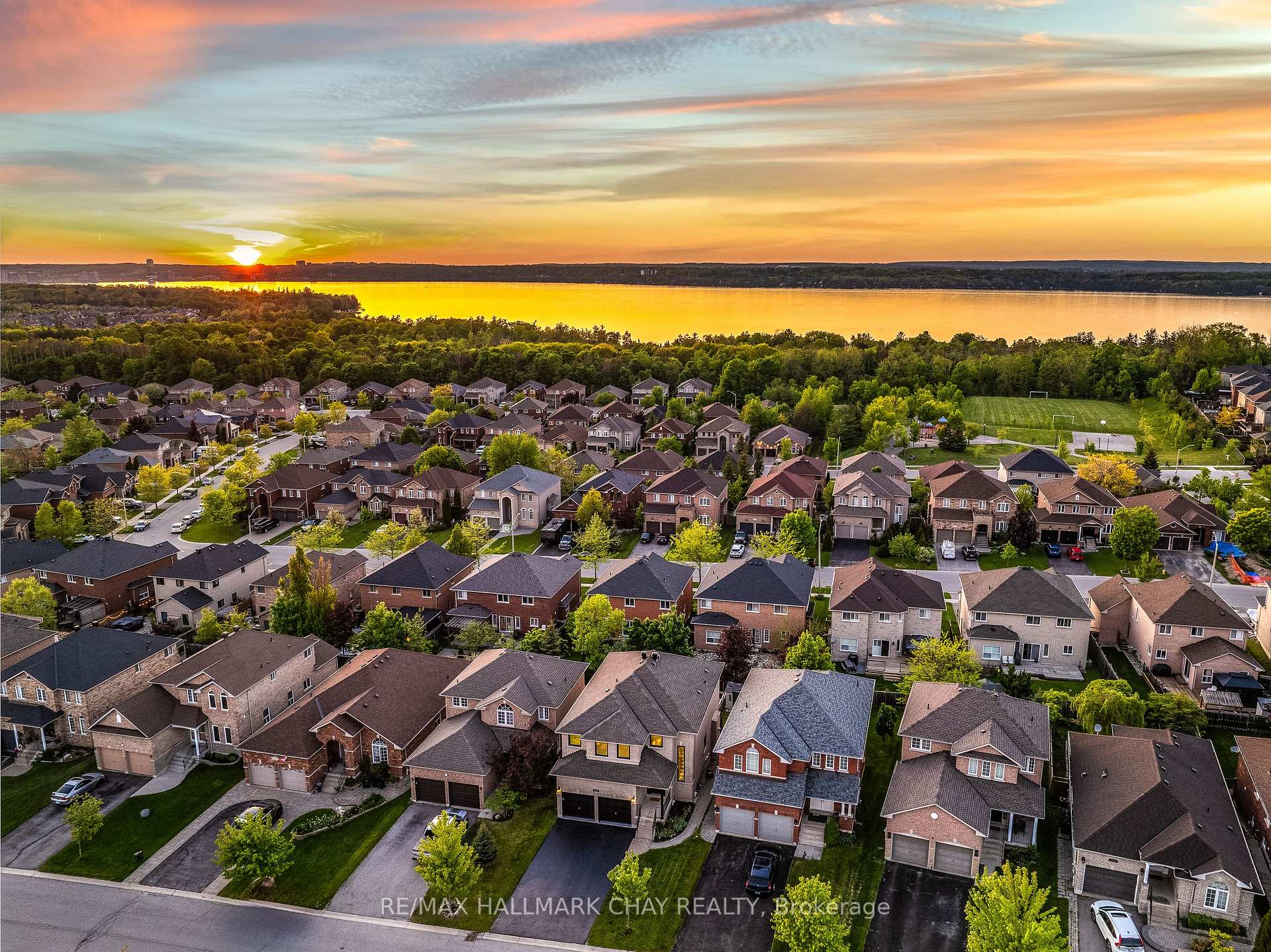 12 Prince Of Wales Drive, Barrie, ON L4N 0T5
