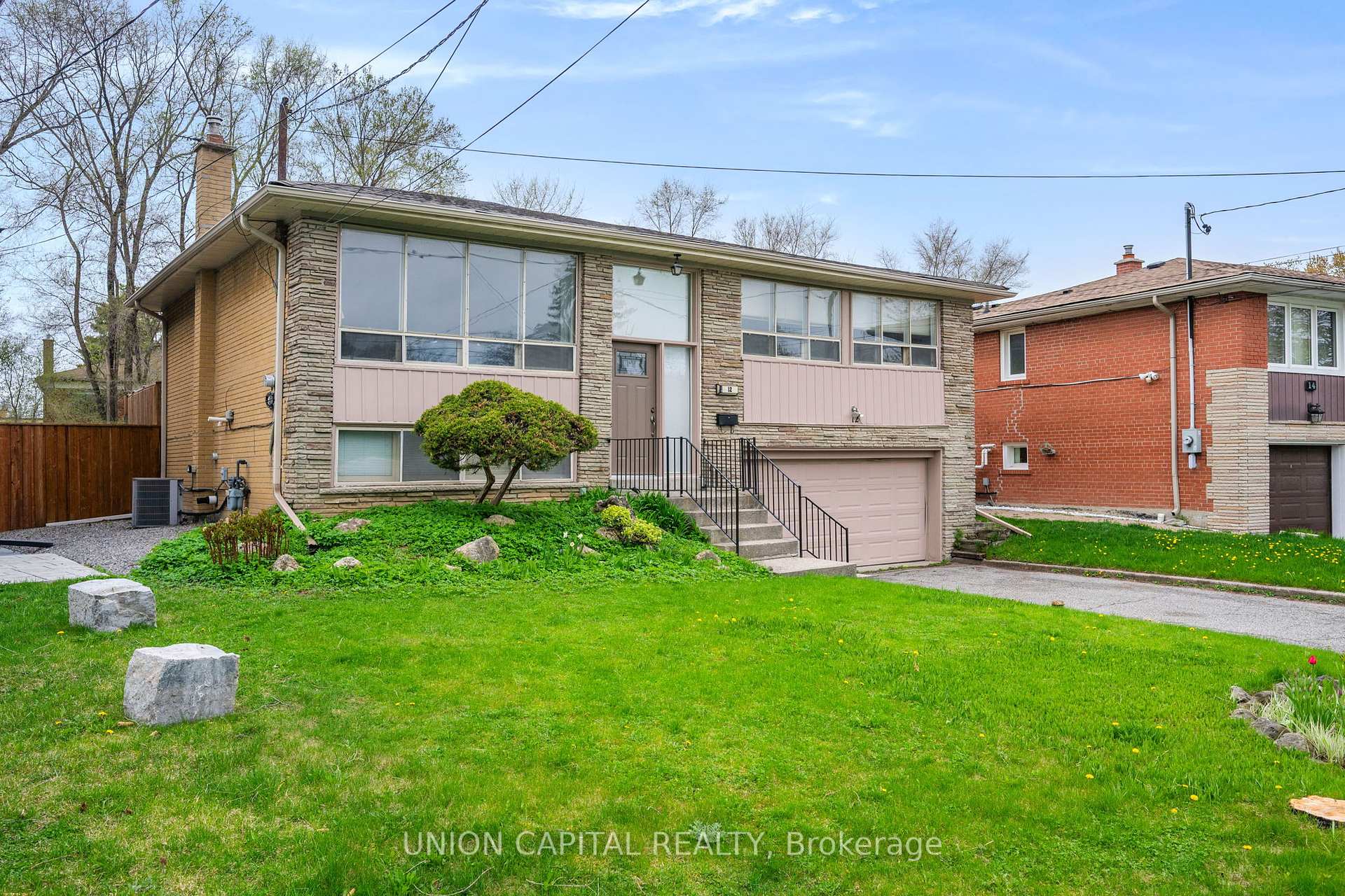 12 Purdon Drive, Toronto, ON M3H 4W8