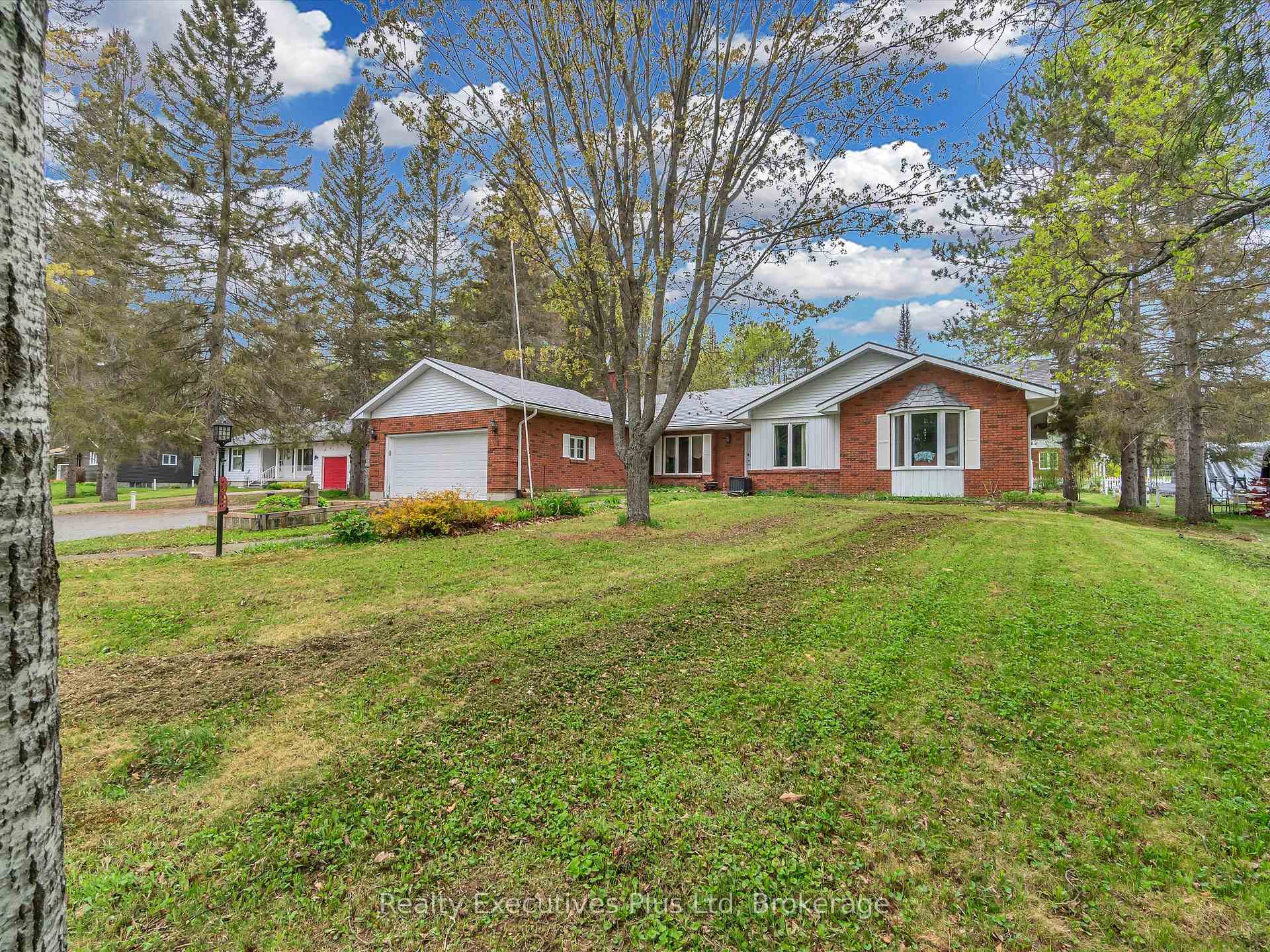 12 Robert Street, Sundridge, ON P0A 1Z0