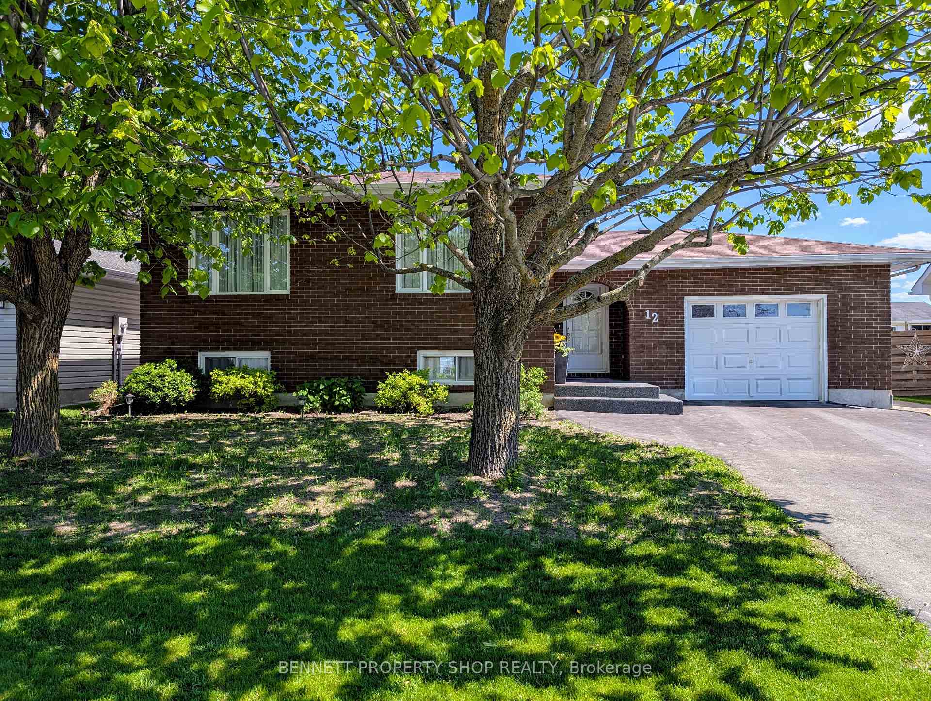 12 Smolkin Street, Arnprior, ON K7S 3R7