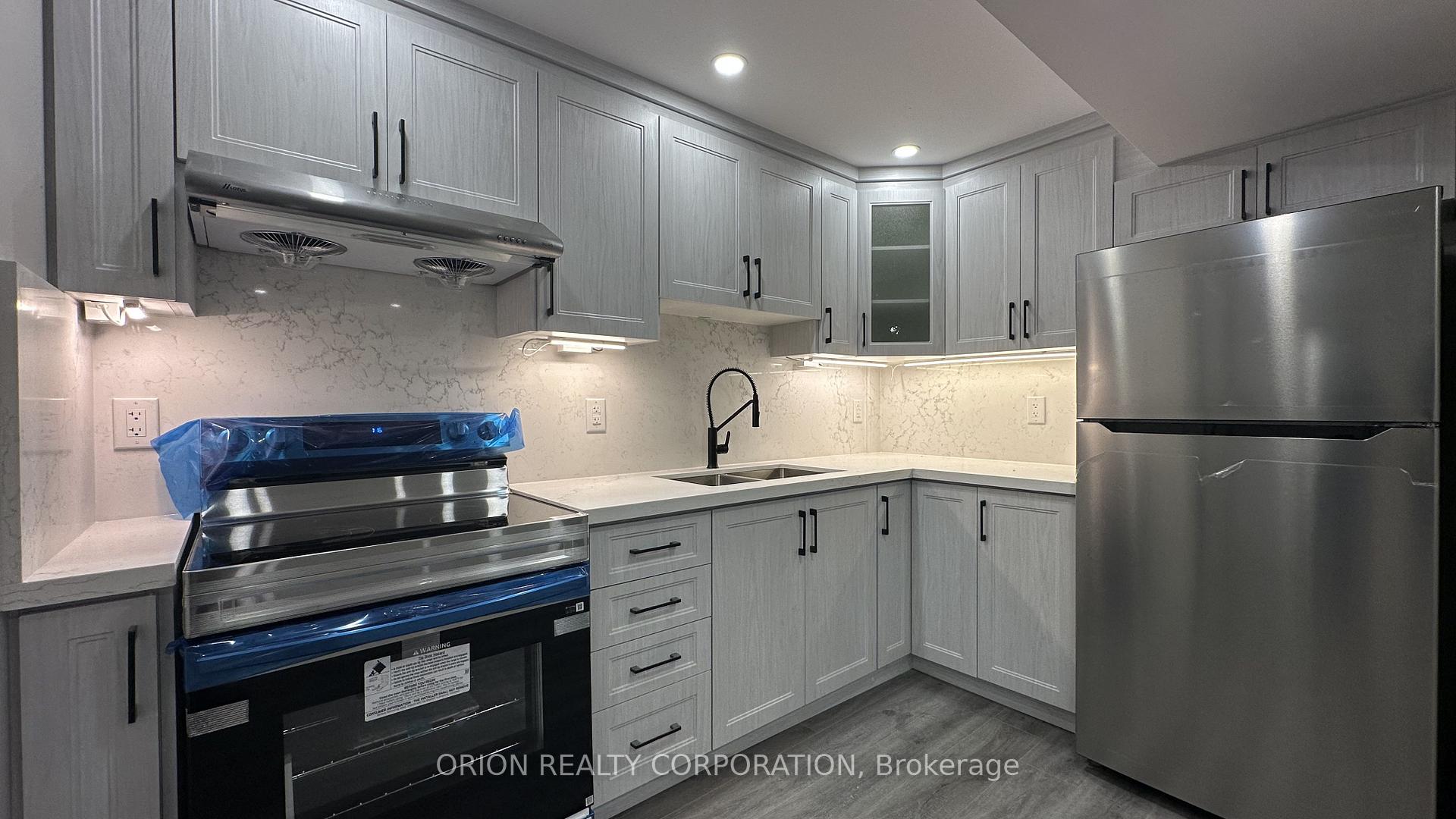 12 Trailbank Gardens, Hamilton, ON L8B 1Z3