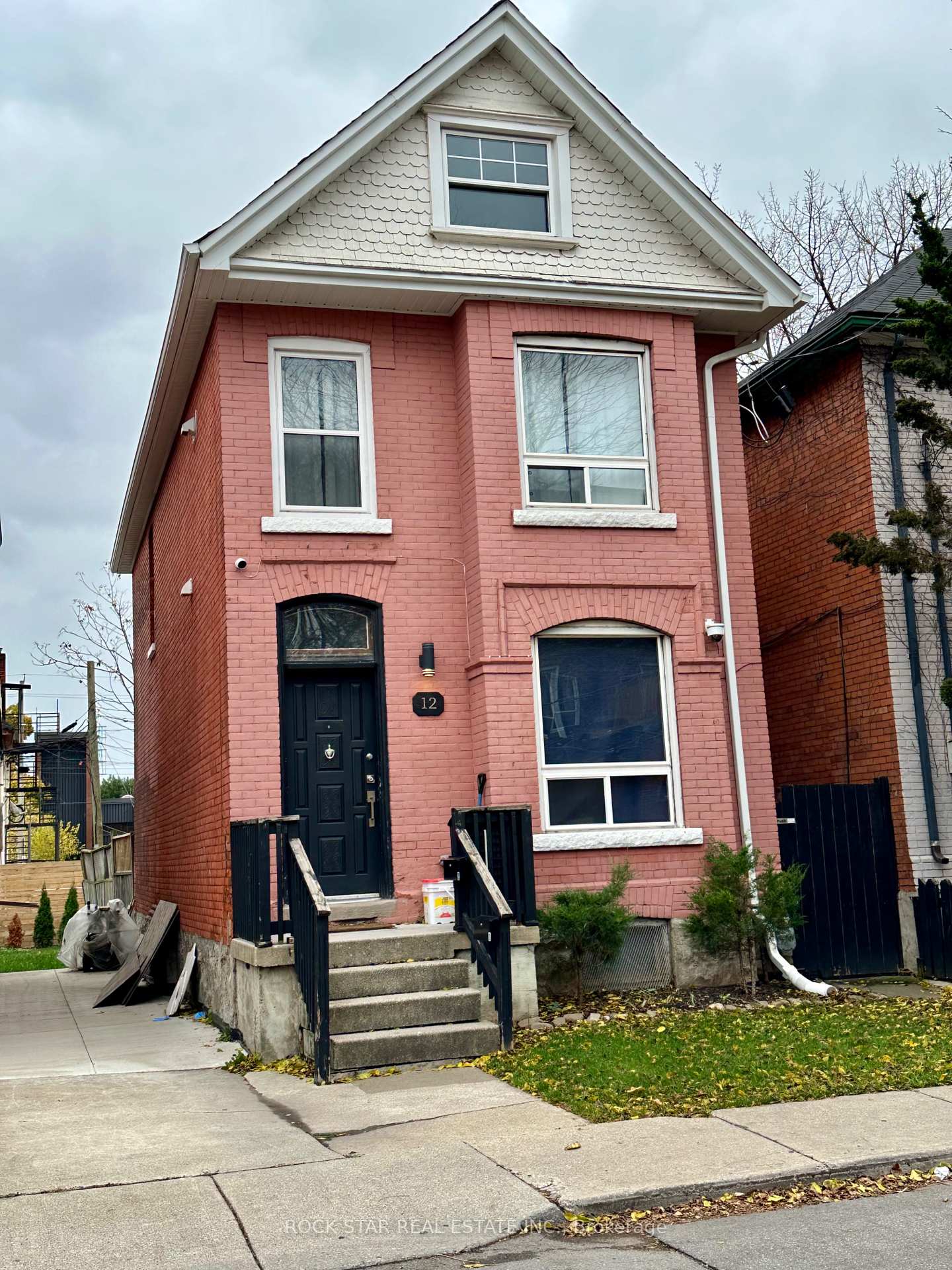 12 William Street, Hamilton, ON L8L 5T7