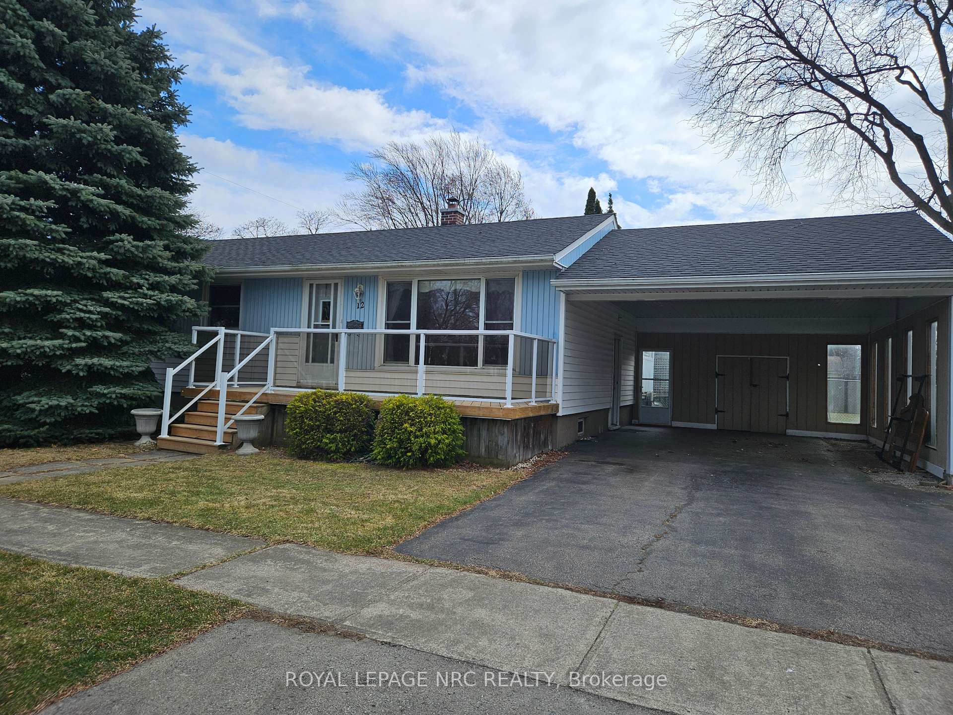 12 Youngblut Avenue, St. Catharines, ON L2N 1N1