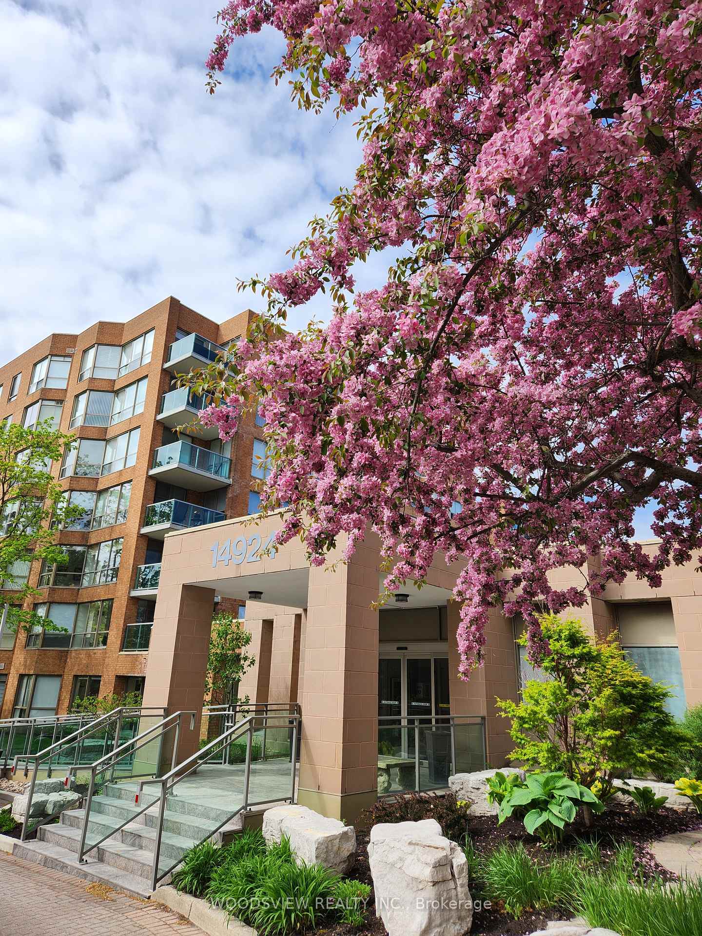 120 - 14924 Yonge Street, Aurora, ON L4G 6H7