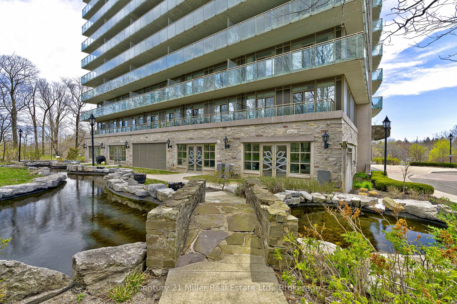1202 - 1665 The Collegeway, Mississauga, ON L5L 0A9