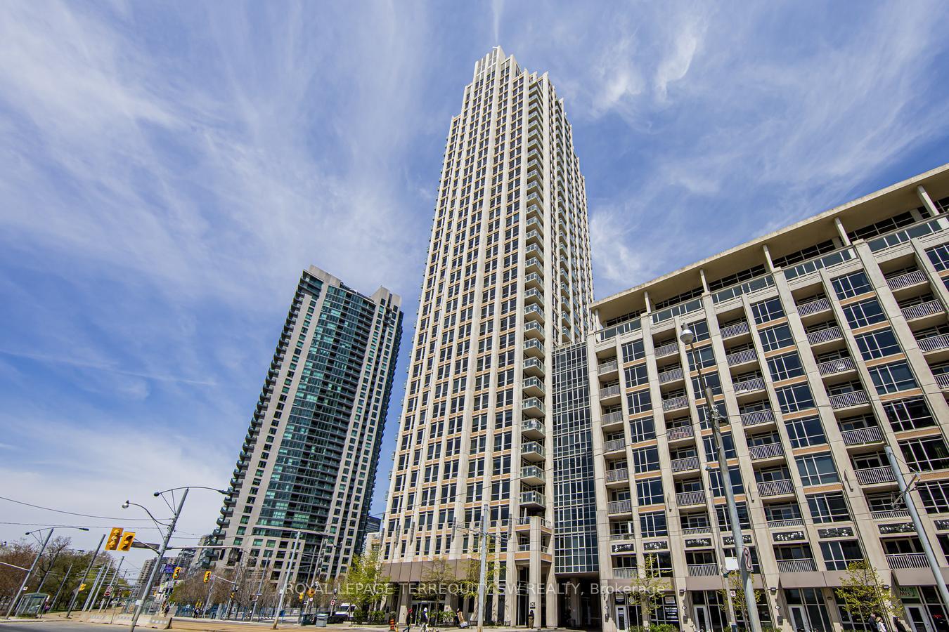 1203 - 628 Fleet Street, Toronto, ON M5V 1A8