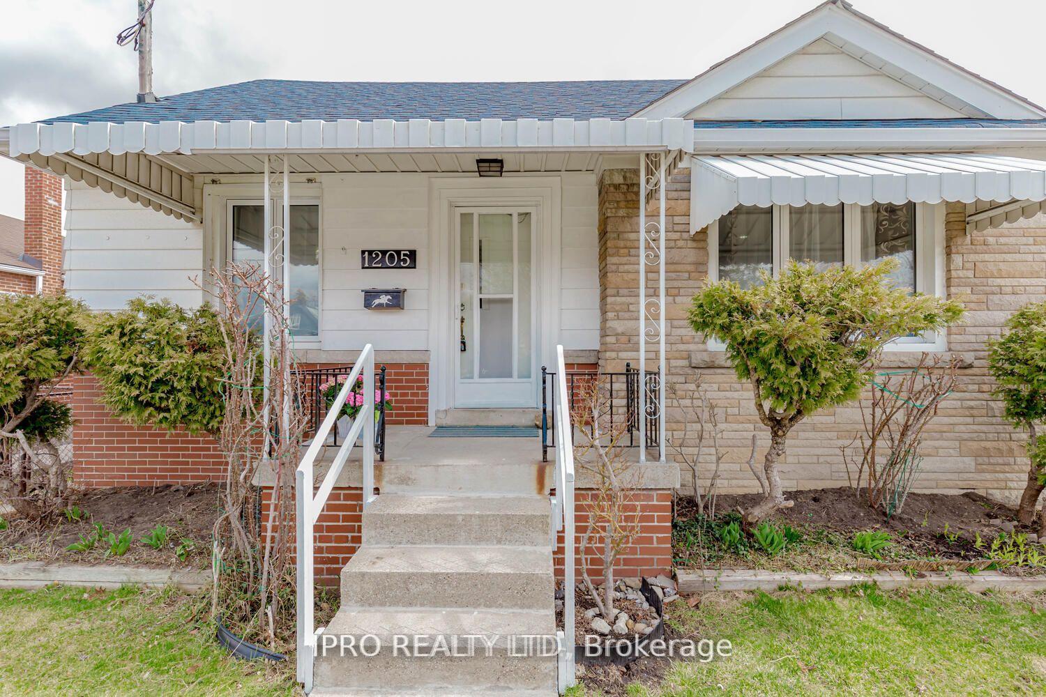 1205 Kipling Avenue, Toronto, ON M9B 3M8