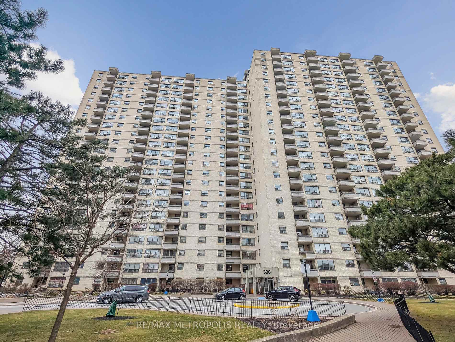 1207 - 390 DIXON Road, Toronto, ON M9R 1T4