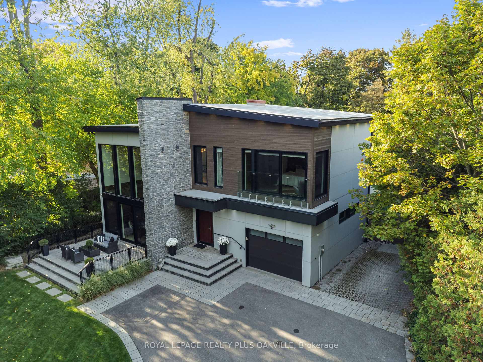 1207 STIRLING Drive, Oakville, ON L6L 1E5