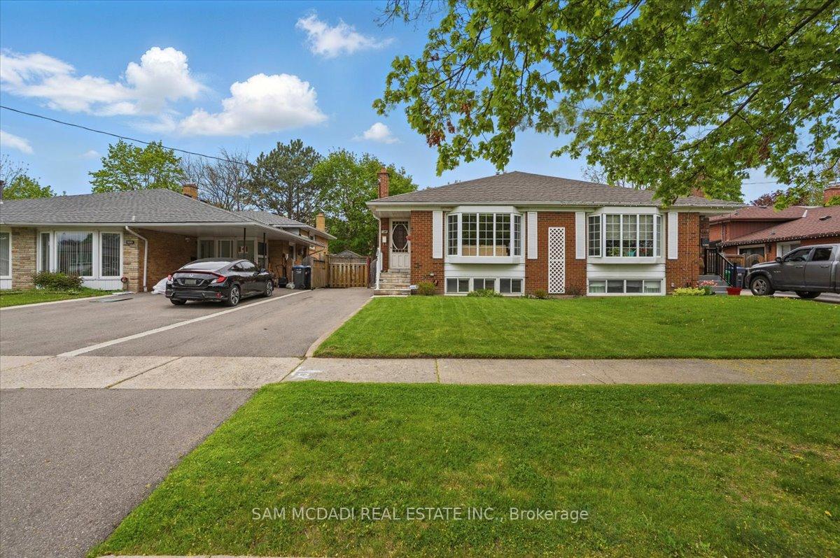 1207 Westerdam Road, Mississauga, ON L4Y 2H3
