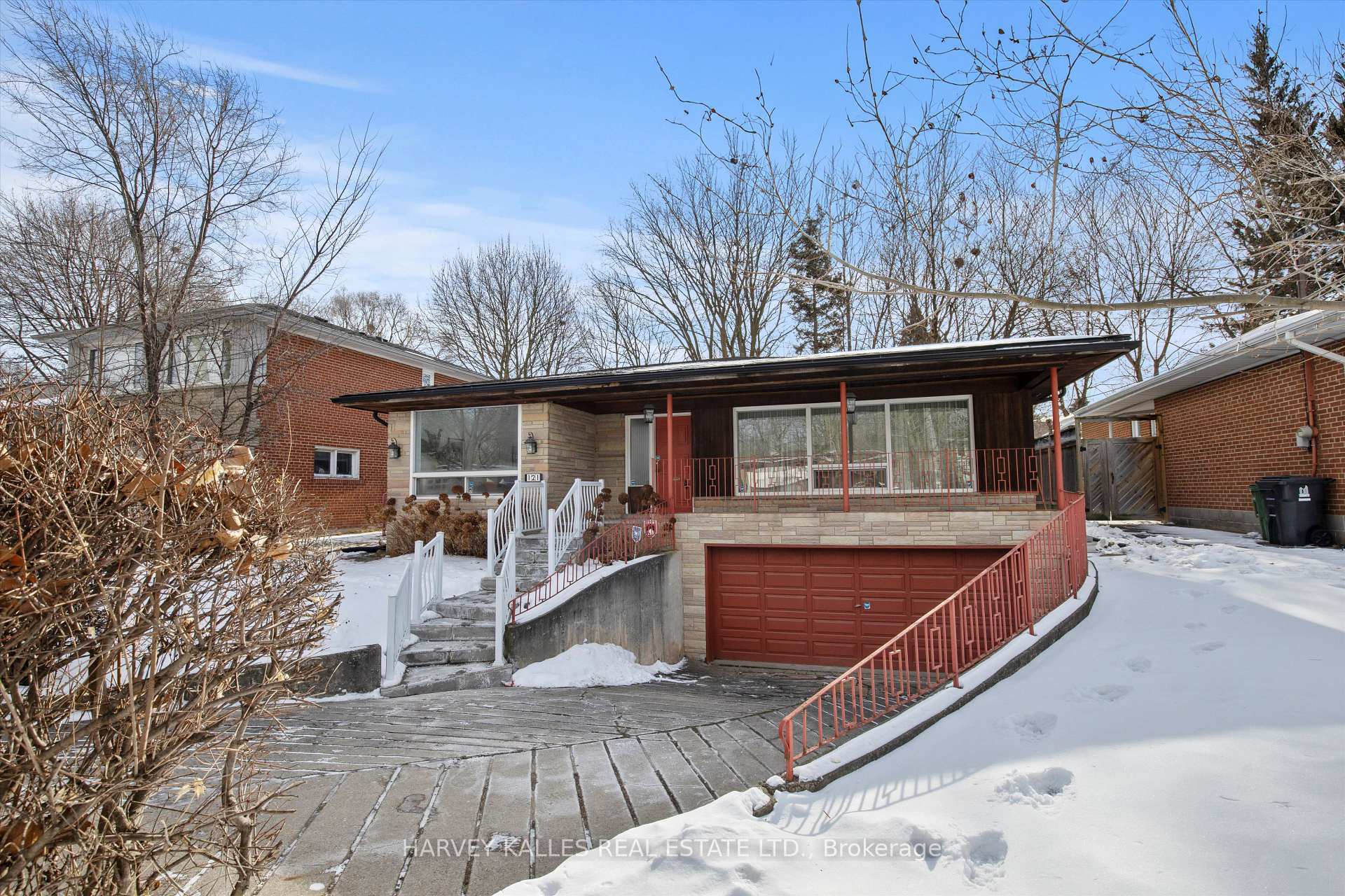 121 Hove Street, Toronto, ON M3H 4Z5