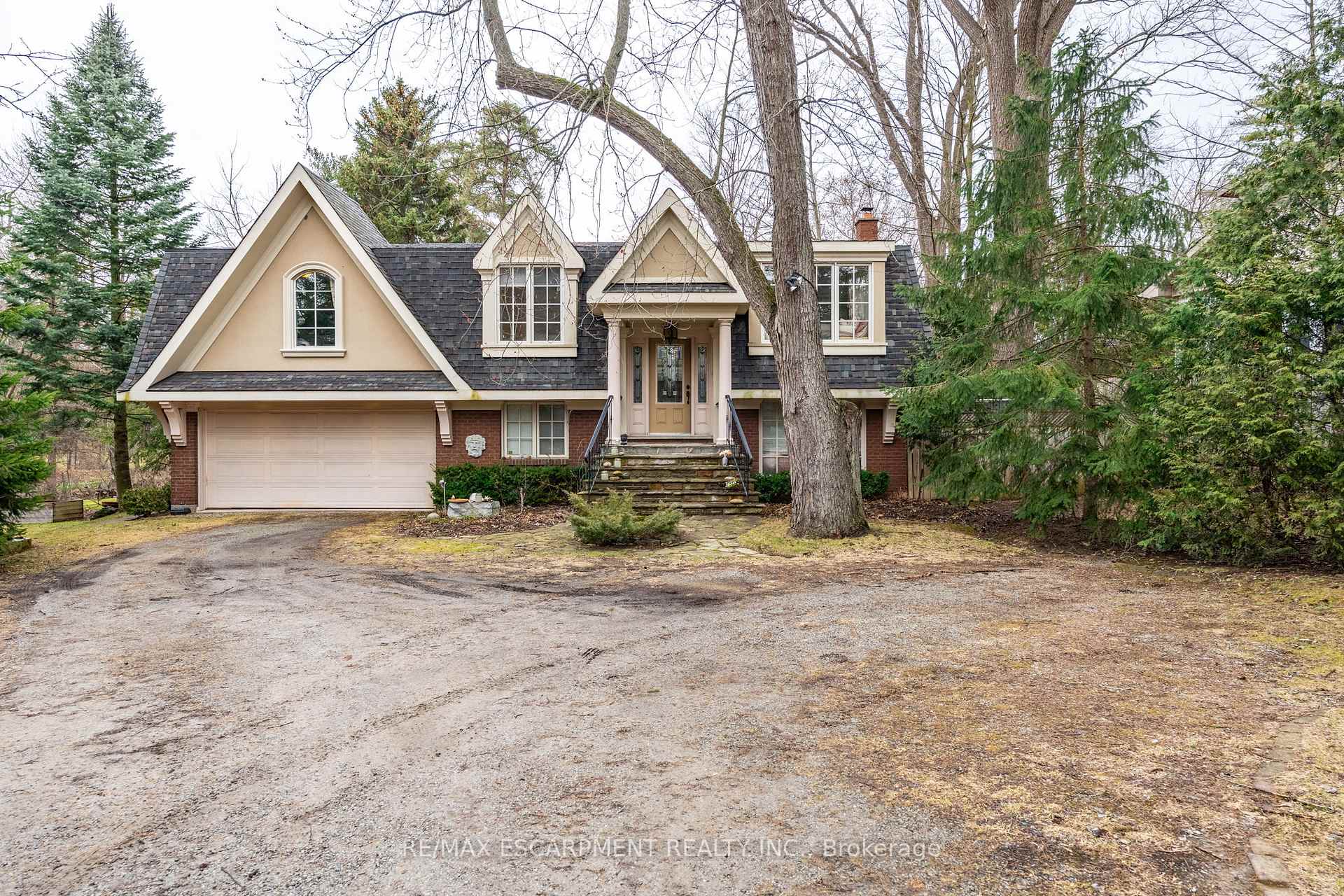 121 Mohawk Road, Hamilton, ON L9G 3L9