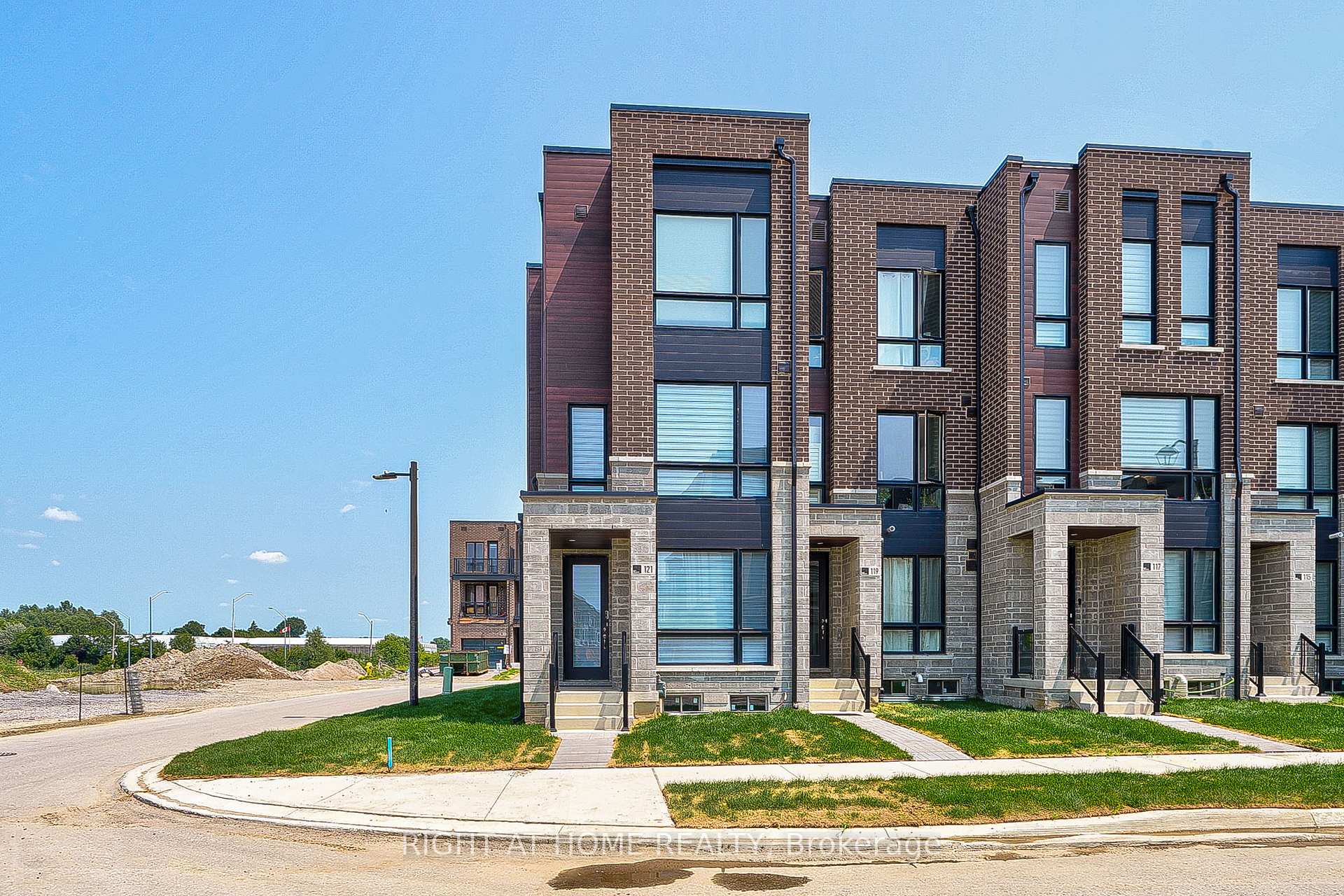 121 Stauffer Crescent, Markham, ON L6B 1R1