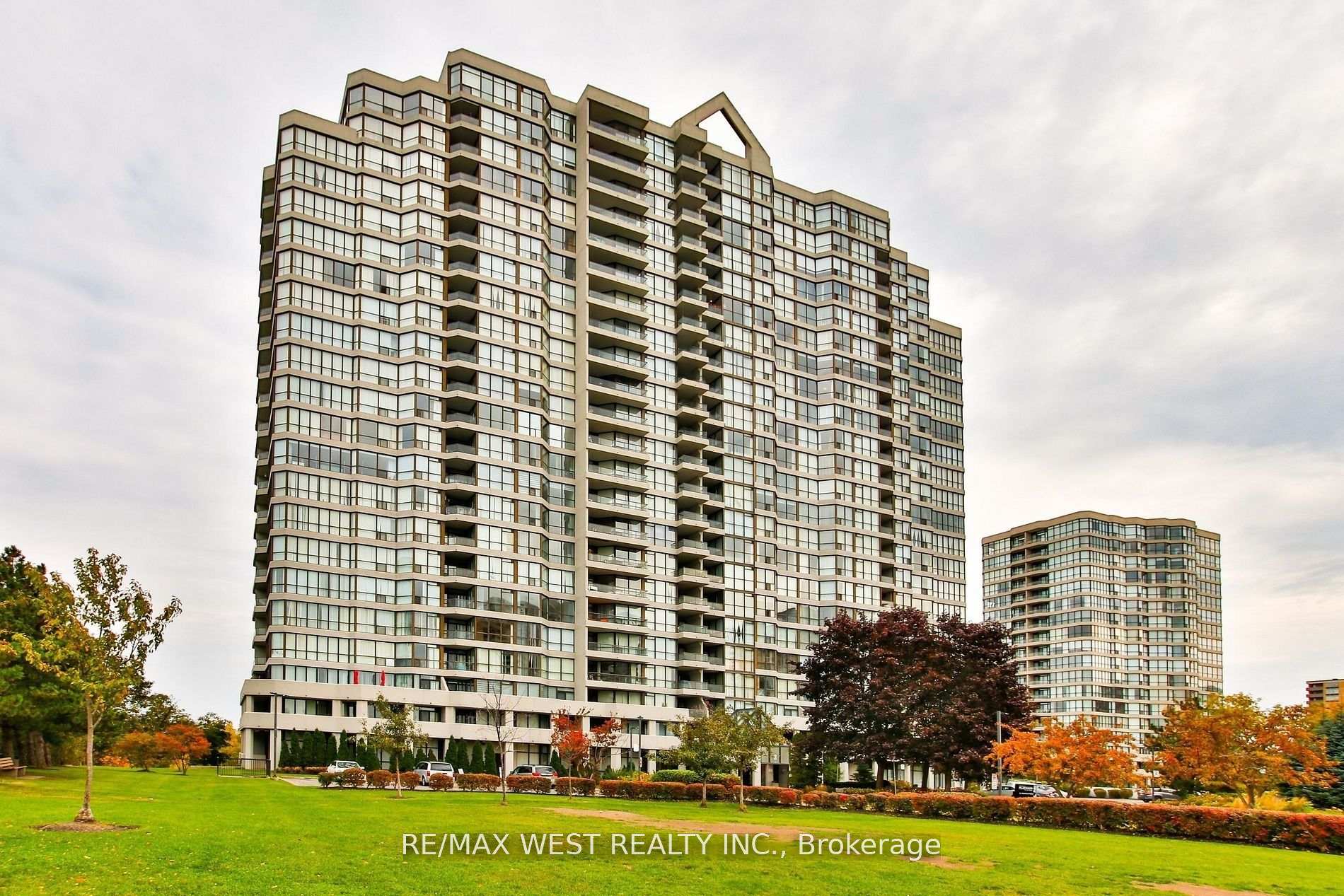 1210 - 3 Rowntree Road, Toronto, ON M9V 5G8