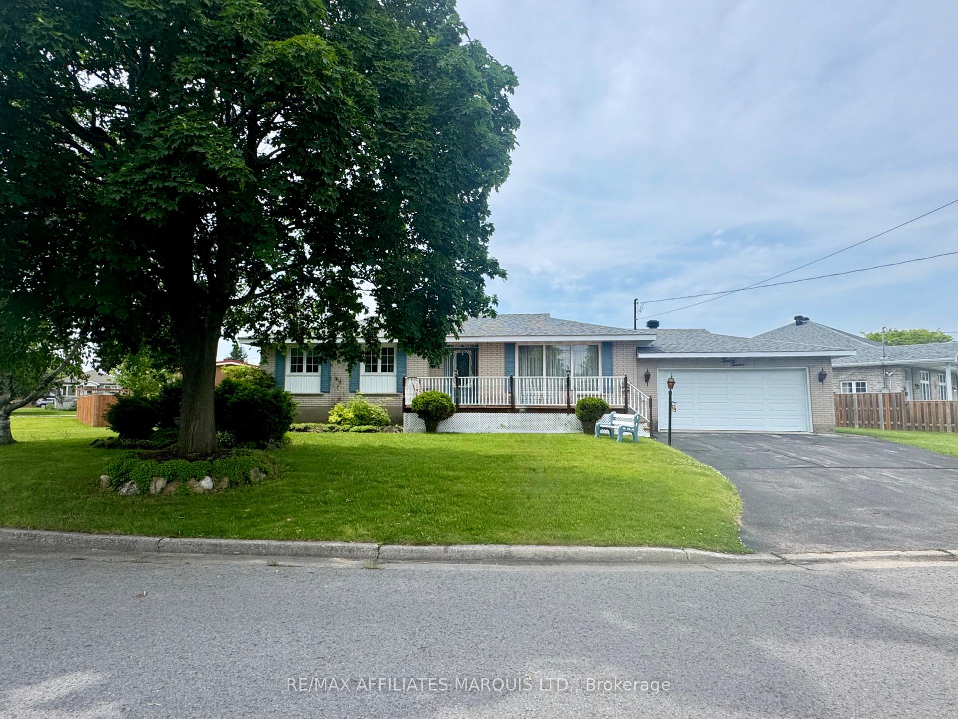 1212 Brodeur Street, Cornwall, ON K6J 4Z2