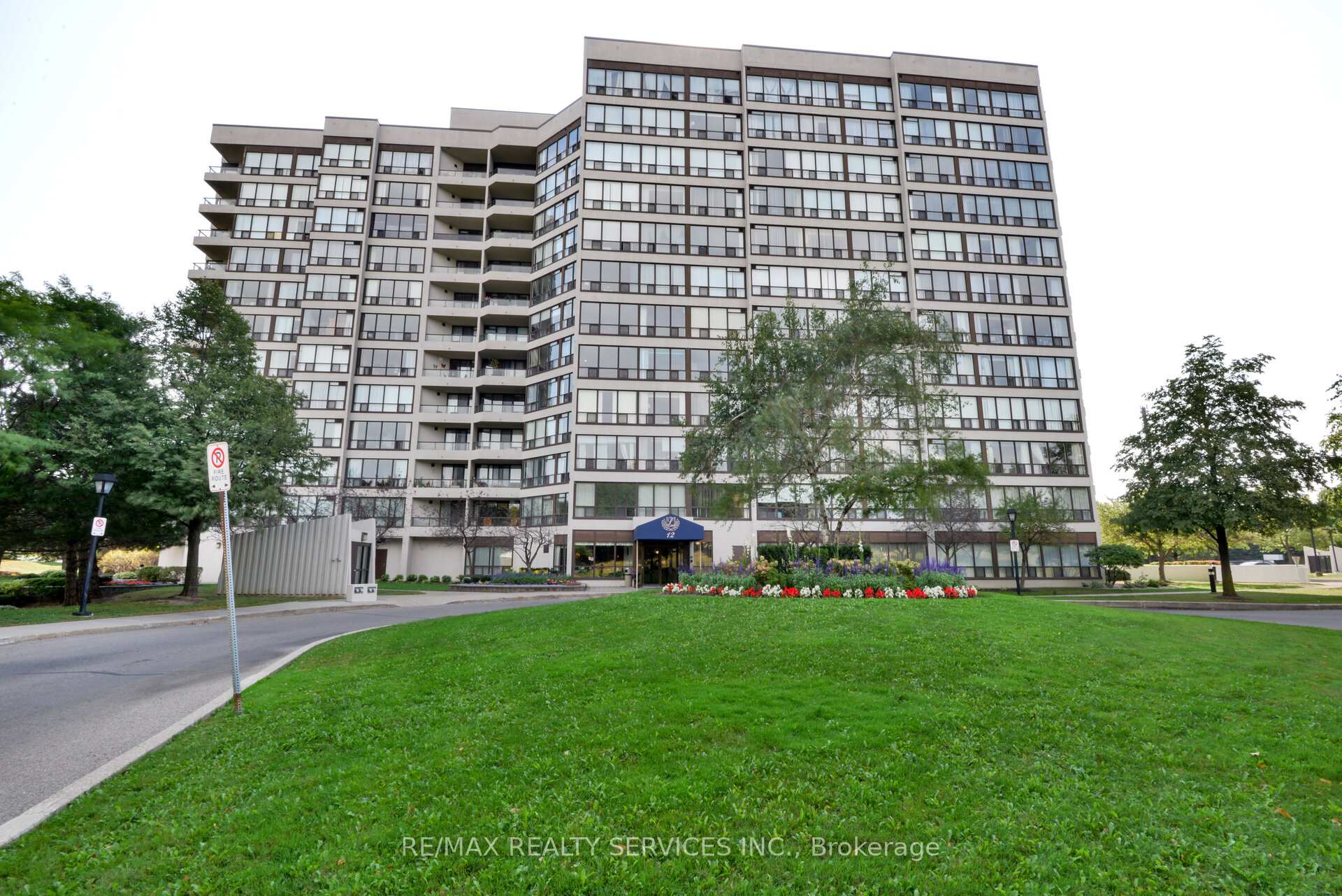 1213 - 12 Laurelcrest Street, Brampton, ON L6S 5Y4