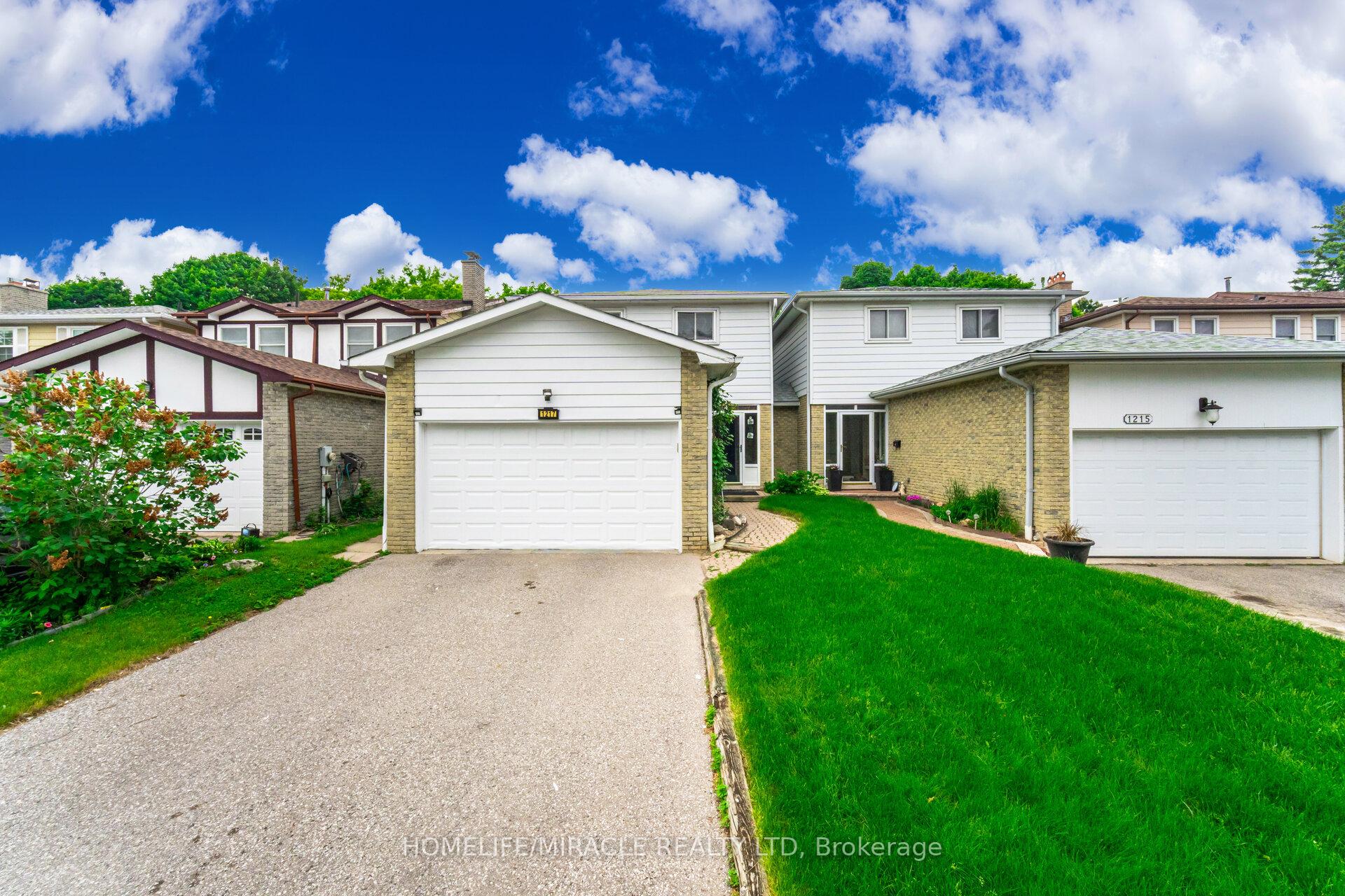 1217 Gloucester Square, Pickering, ON L1V 3P7