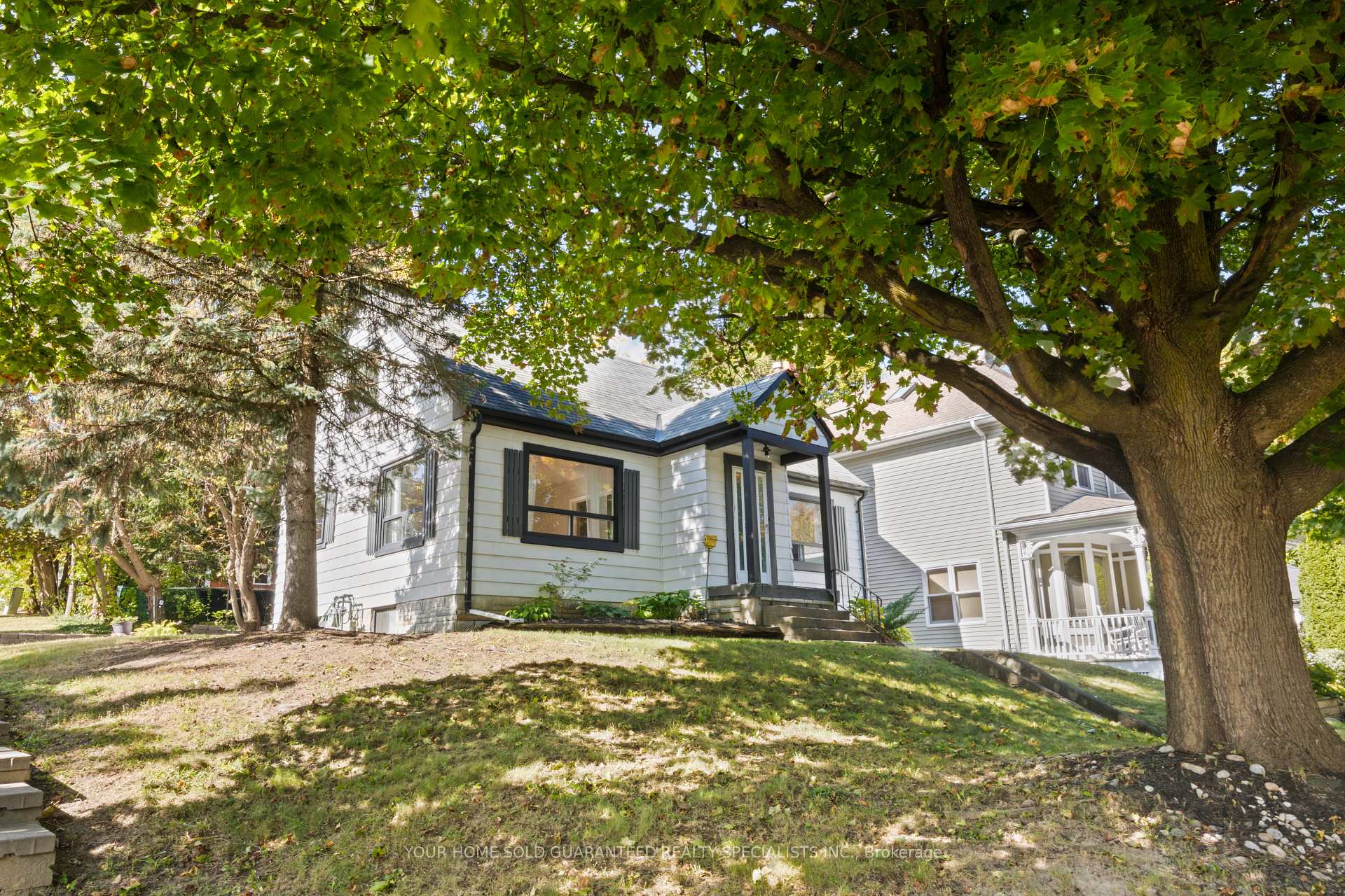122 Gurnett Street, Aurora, ON L4G 1P6