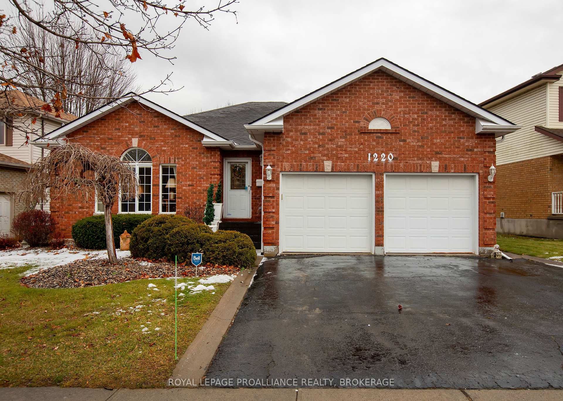 1220 Acadia Drive, Kingston, ON K7M 8R5