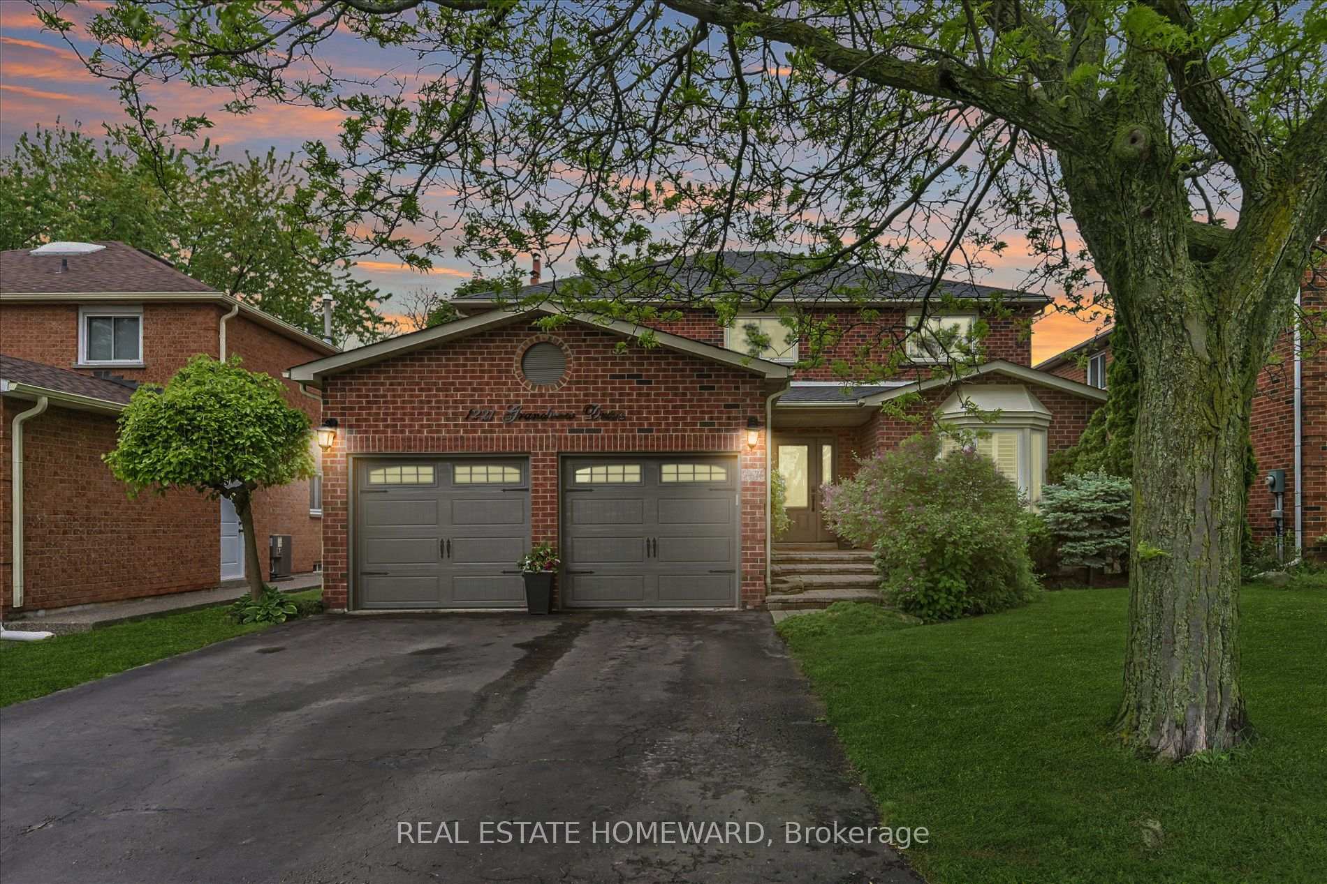 1221 Grandview Drive, Oakville, ON L6H 4Z2