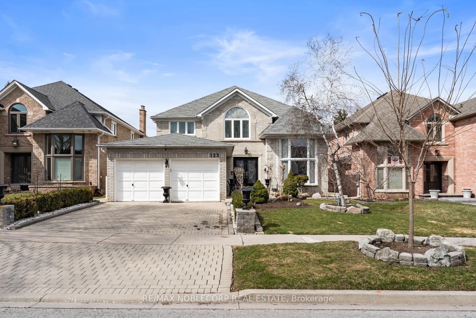 123 Corner Ridge Road, Aurora, ON L4G 6L4