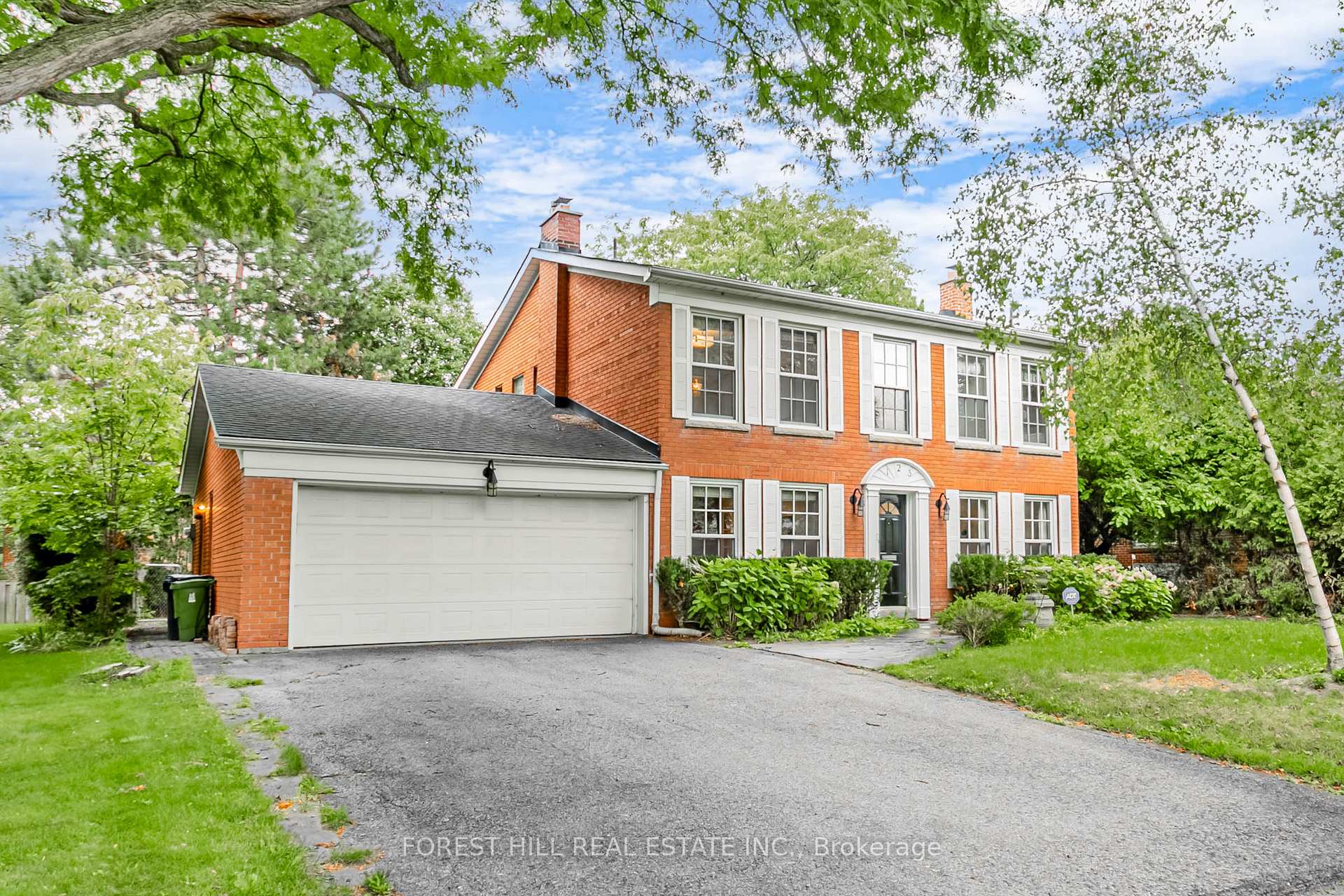 123 Lord Seaton Road, Toronto, ON M2P 1K8
