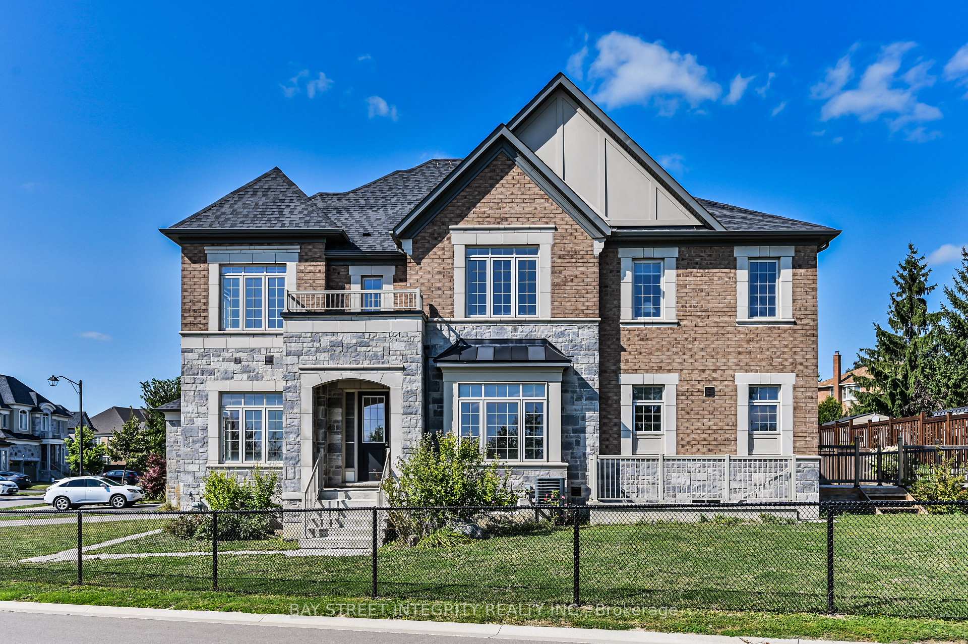 123 Mitchell Place, Newmarket, ON L3Y 0E2