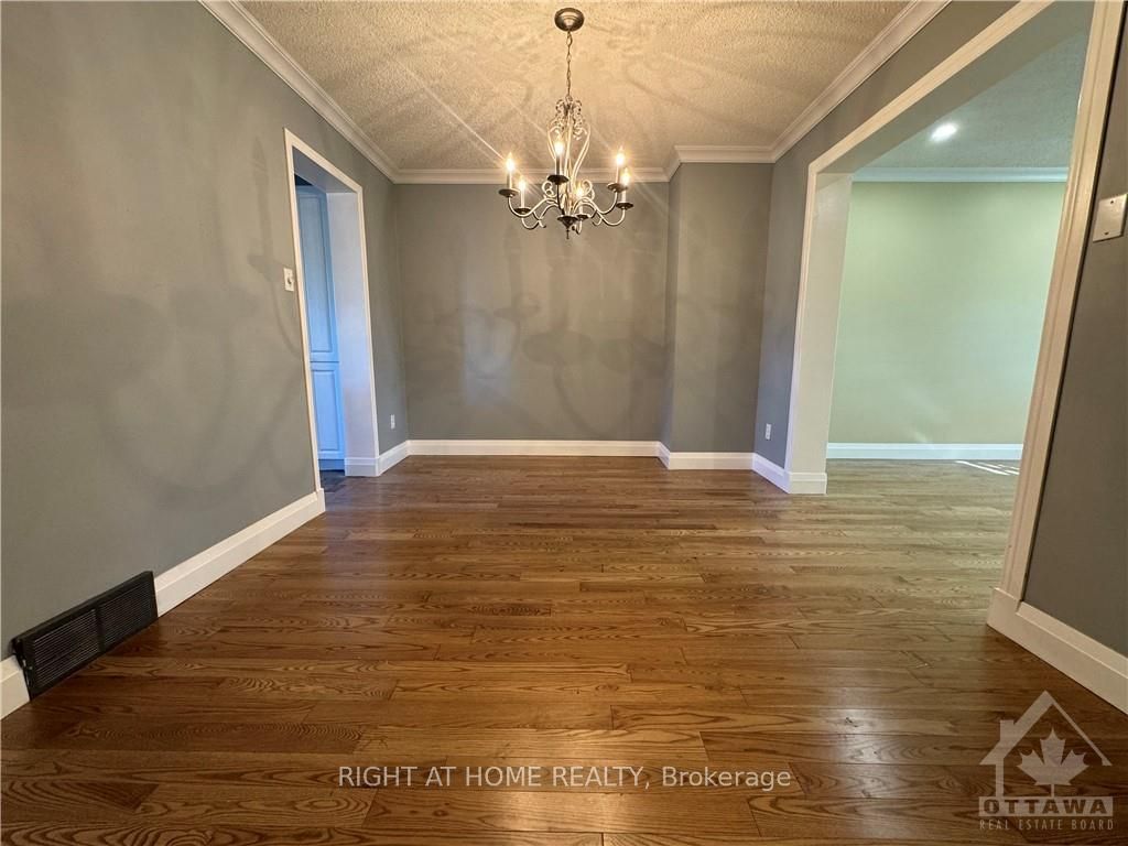 1230 PEBBLE Road, Hunt Club - South Keys and Area, ON K1V 8V4