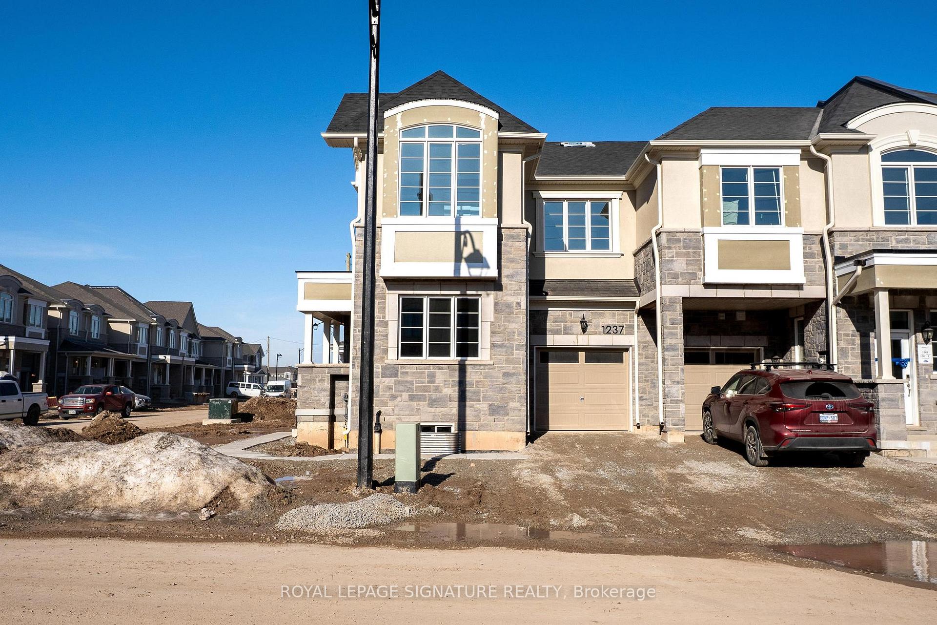 1237 Ferguson Drive, Milton, ON L9E 2E7